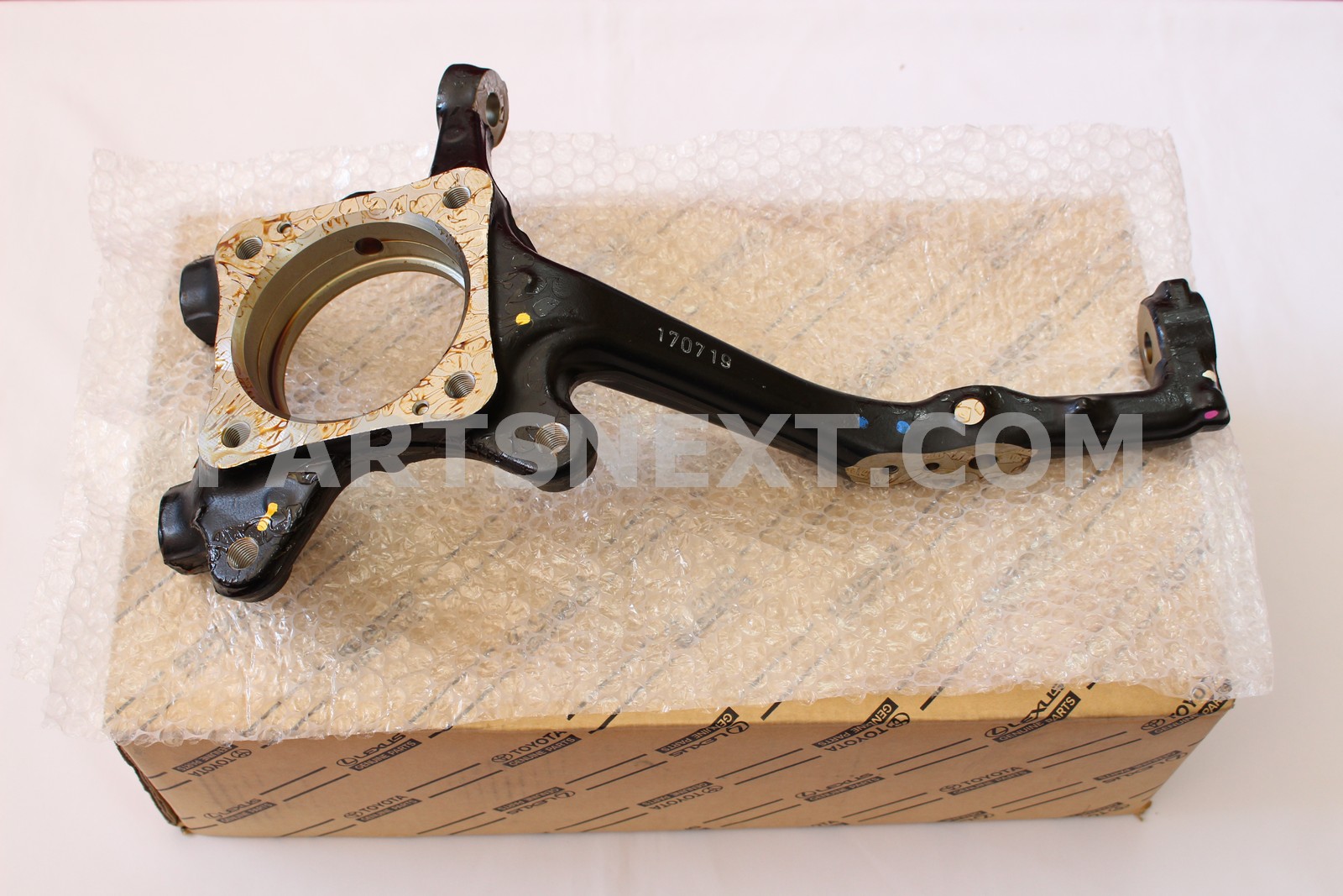 Toyota :: 43212-KK010 KNUCKLE STEERING L