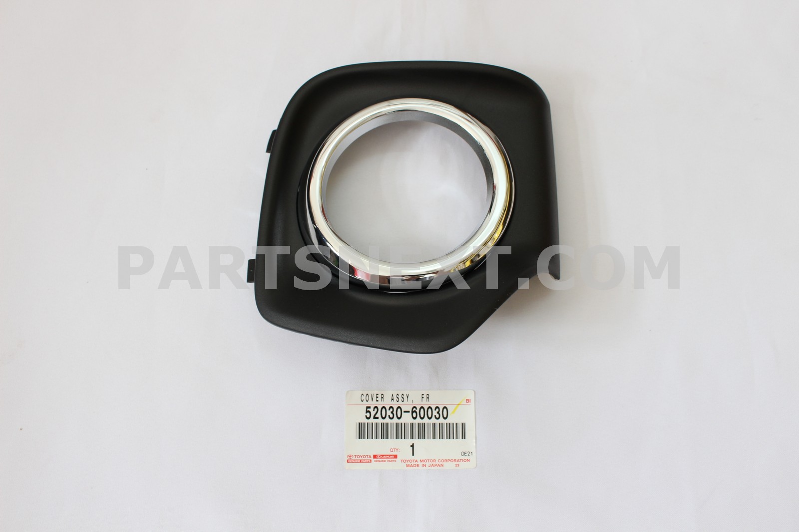 Toyota :: 52030-60030 COVER ASSY, FRONT BUMPER HOLE, RH