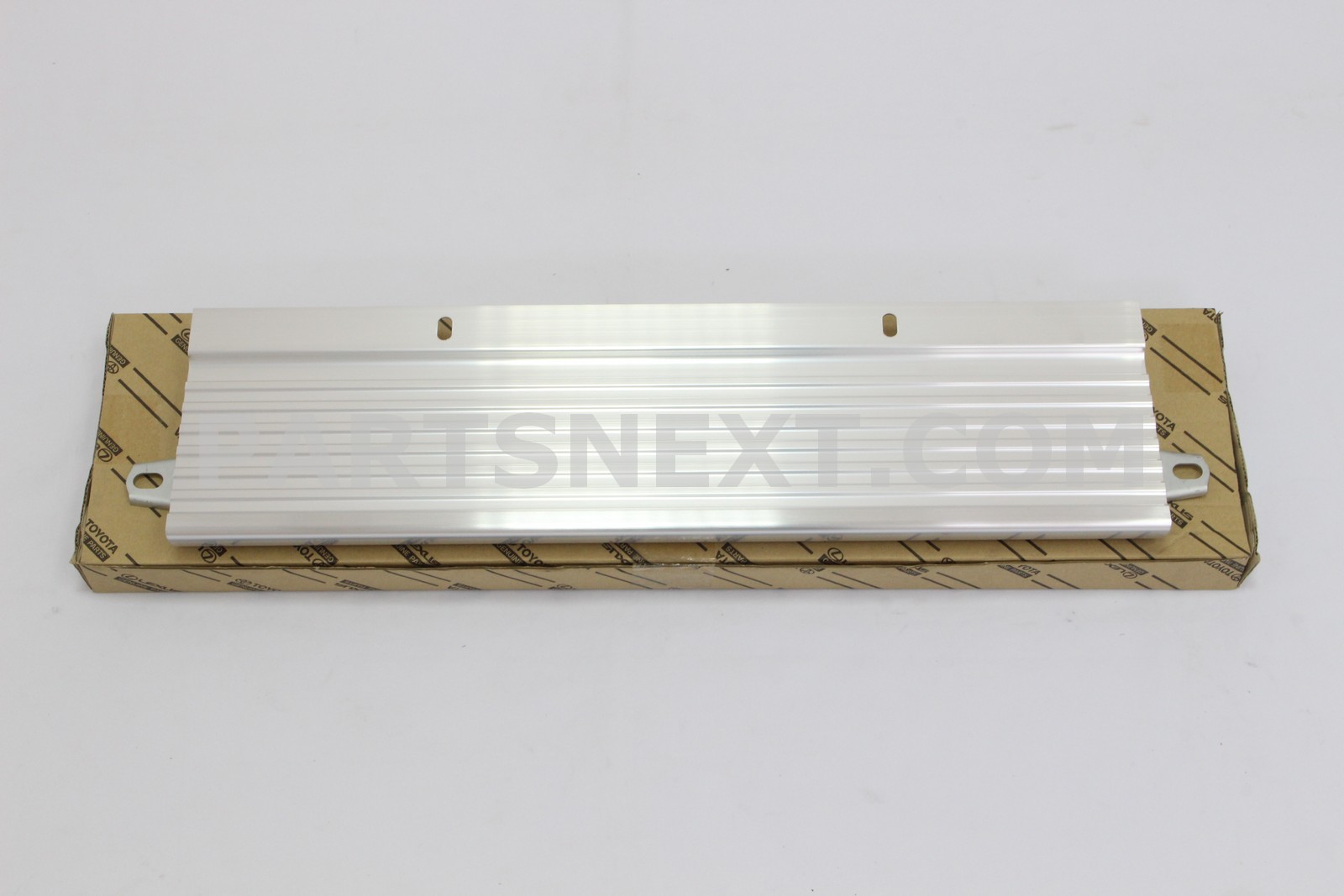 Toyota :: 52351-60070 STEP ASSY, REAR BUMPER