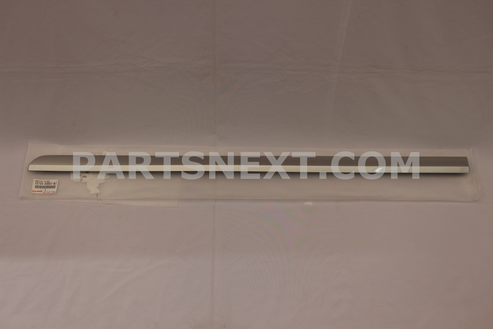 Toyota :: 75735-33051-B1 MOULDING, FRONT DOOR OUTSIDE, LOWER RH