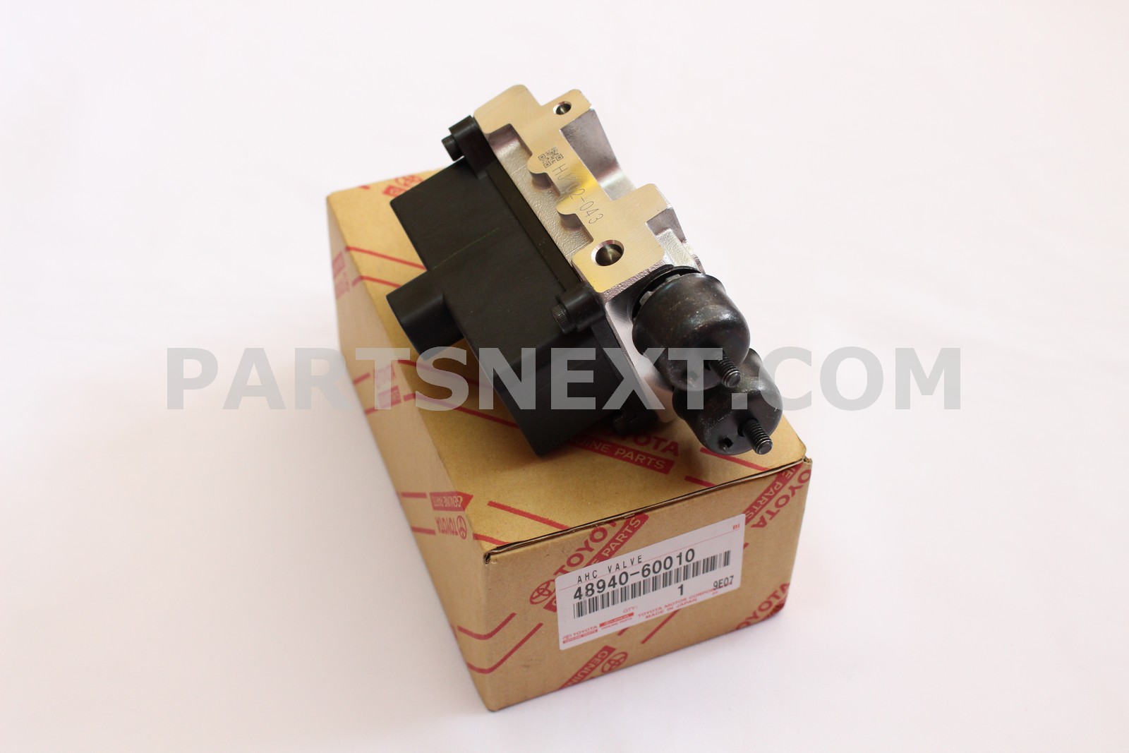 Toyota :: 48940-60010 VALVE ASSY, HEIGHT CONTROL, NO.1