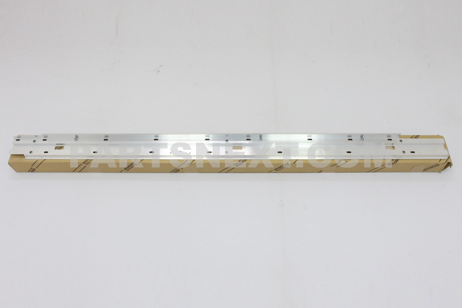 Toyota :: 51781-60270 PANEL, STEP, RH