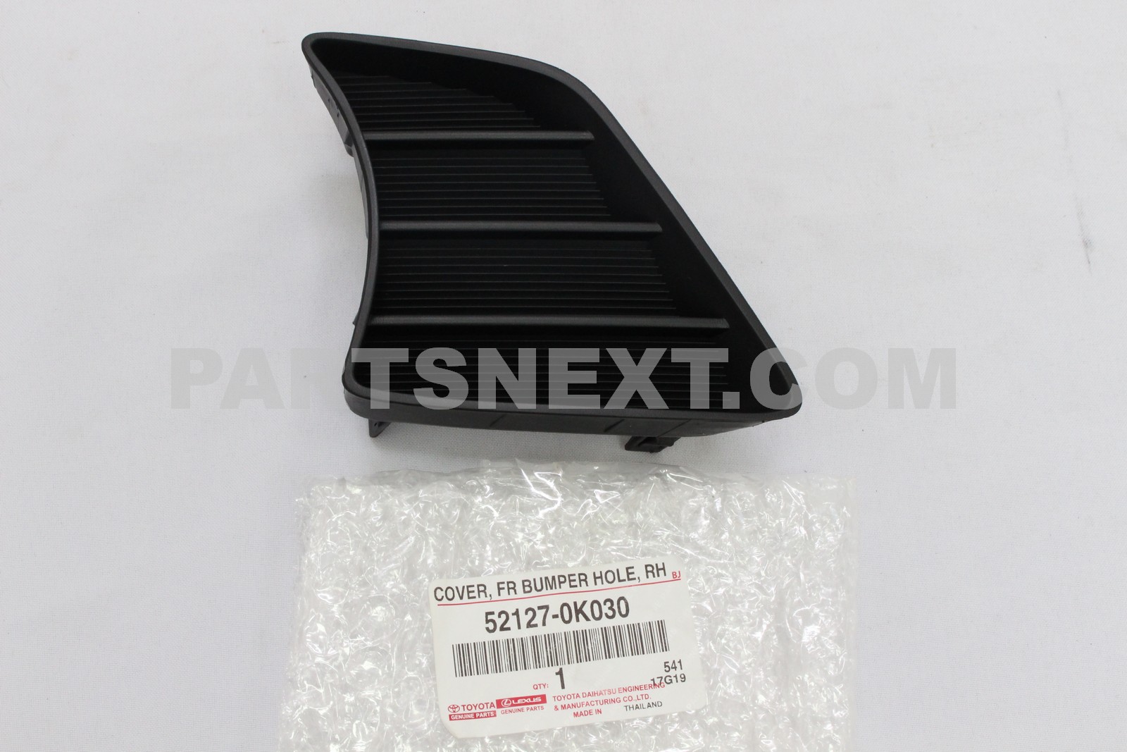 Toyota :: 52127-0K030 COVER, FRONT BUMPER HOLE, RH