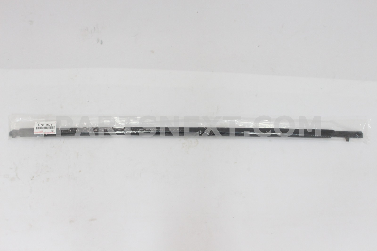 Toyota :: 75740-47040 MOULDING ASSY, RR