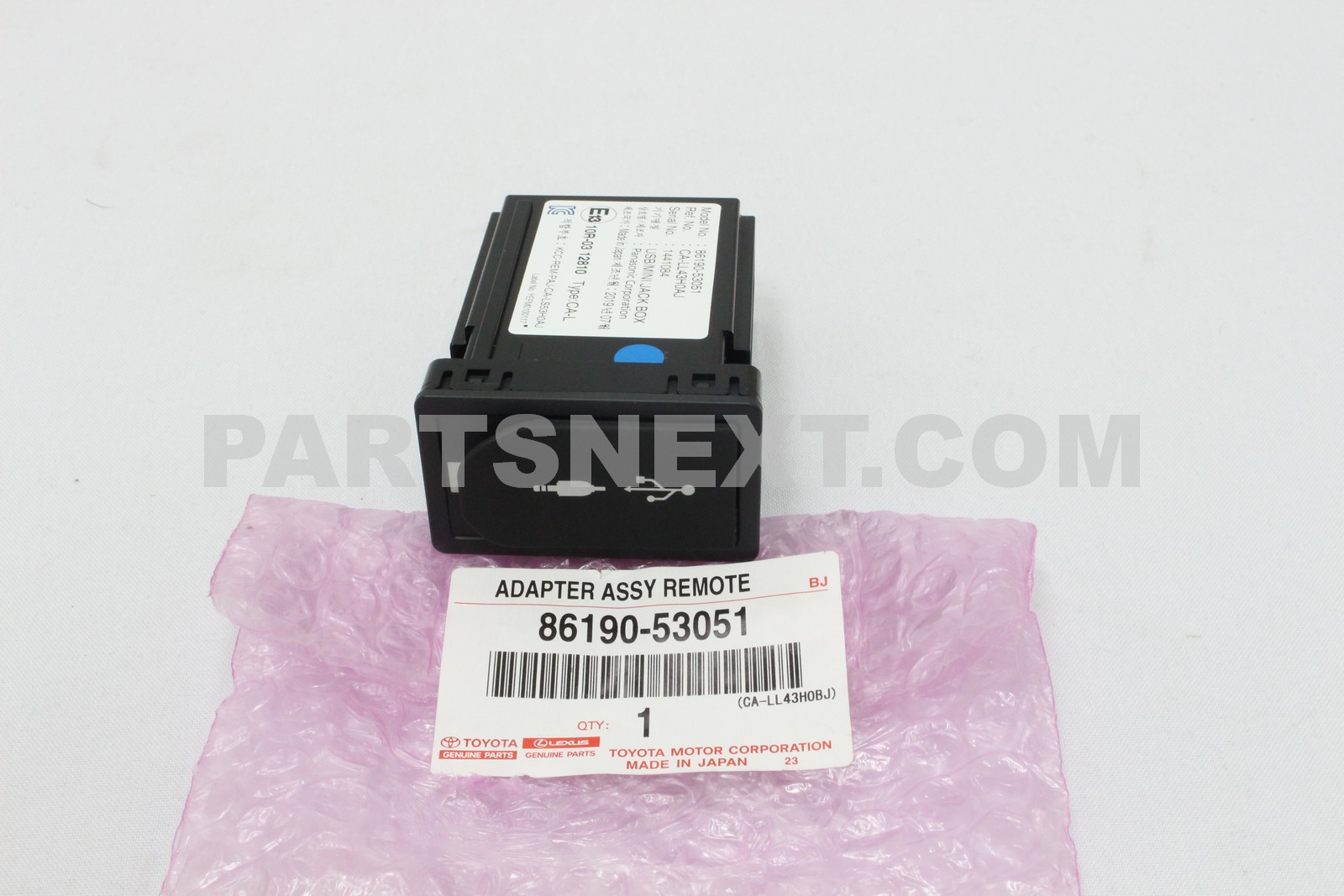 Toyota :: 86190-53051 ADAPTER ASSY, STEREO JACK, NO.1