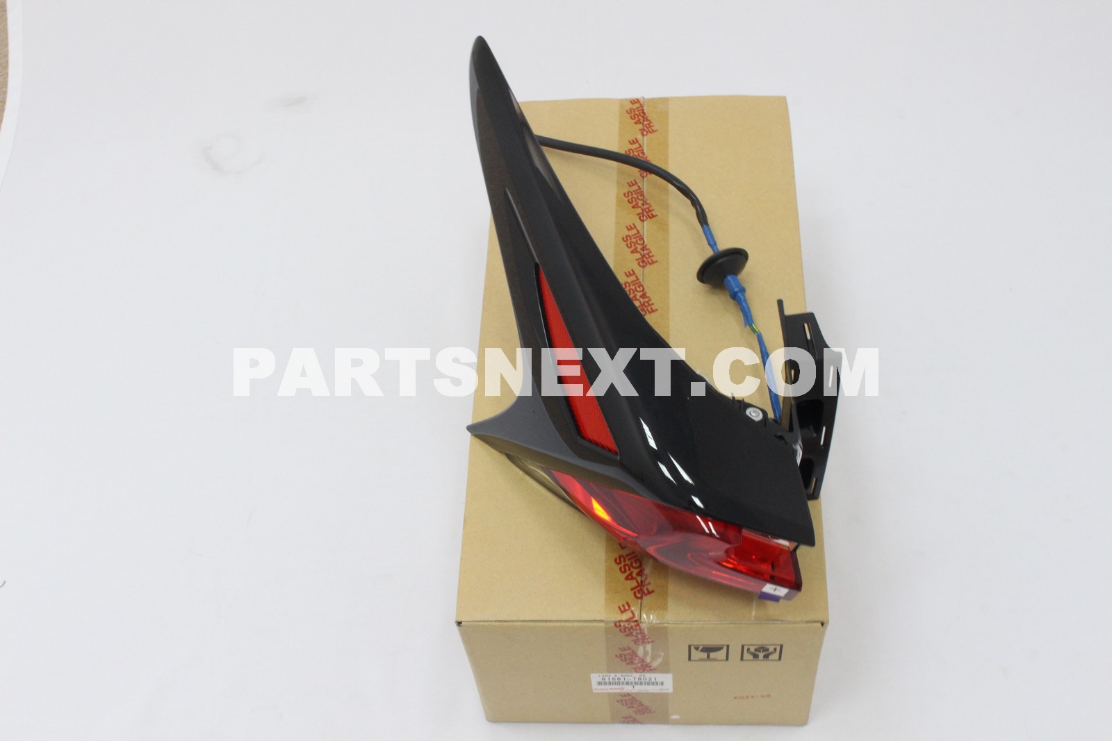 Toyota :: 81561-78021 LENS & BODY RR