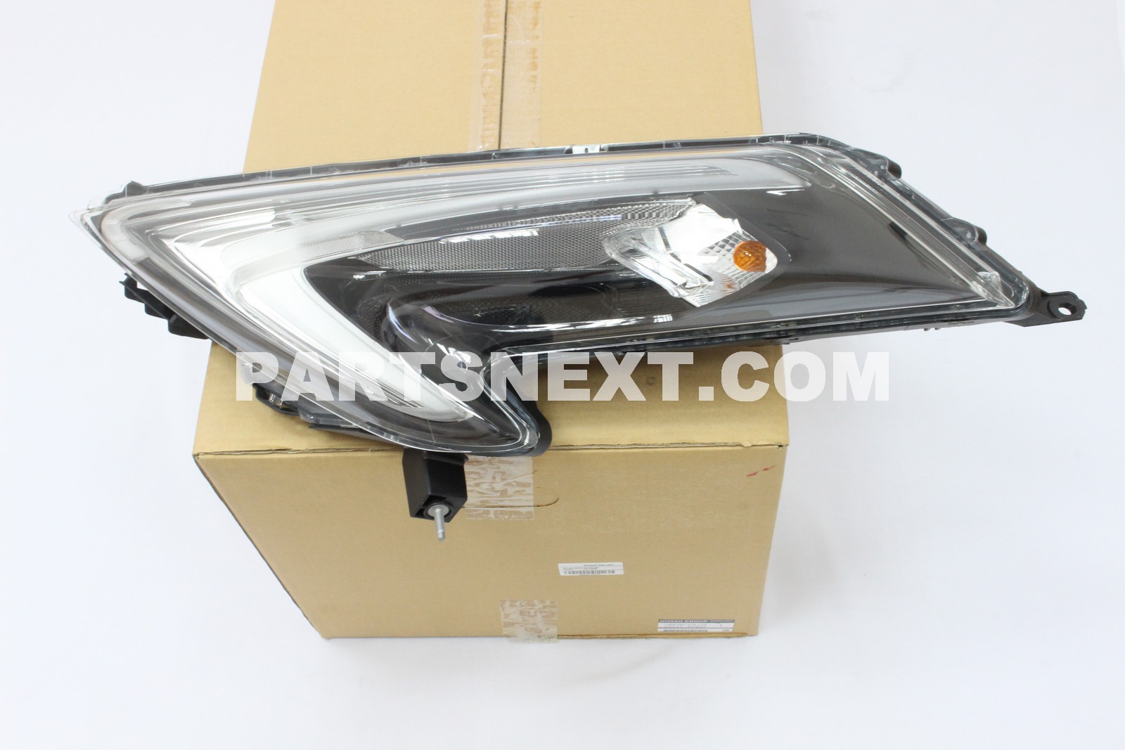 Nissan :: 26125-BV80D COMBINATION LAMP