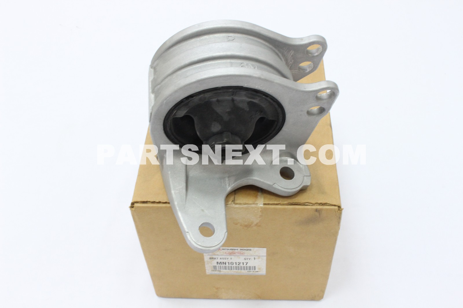 Mitsubishi :: MN101217 BRACKET,T/M MOUNTING