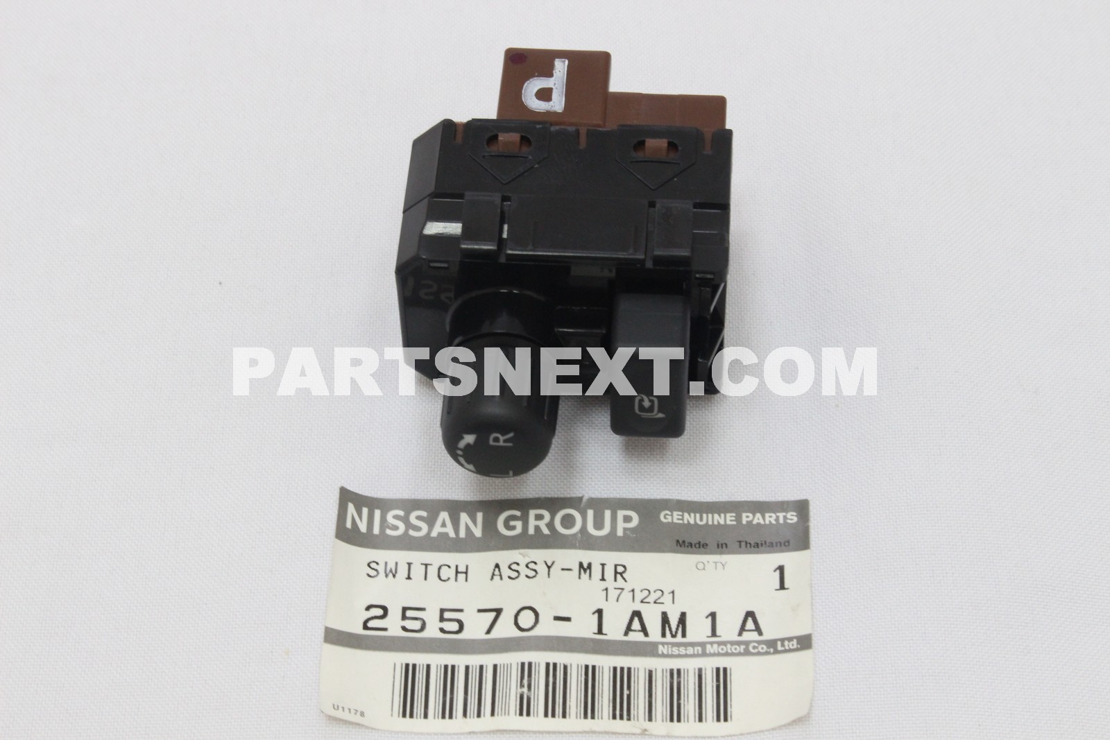 Nissan :: 25570-1AM1A SWITCH ASSY-MIRROR CONTROL
