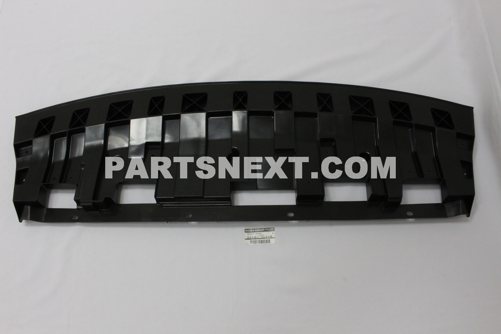 Nissan :: 62660-4CE0B BRACKET APRON