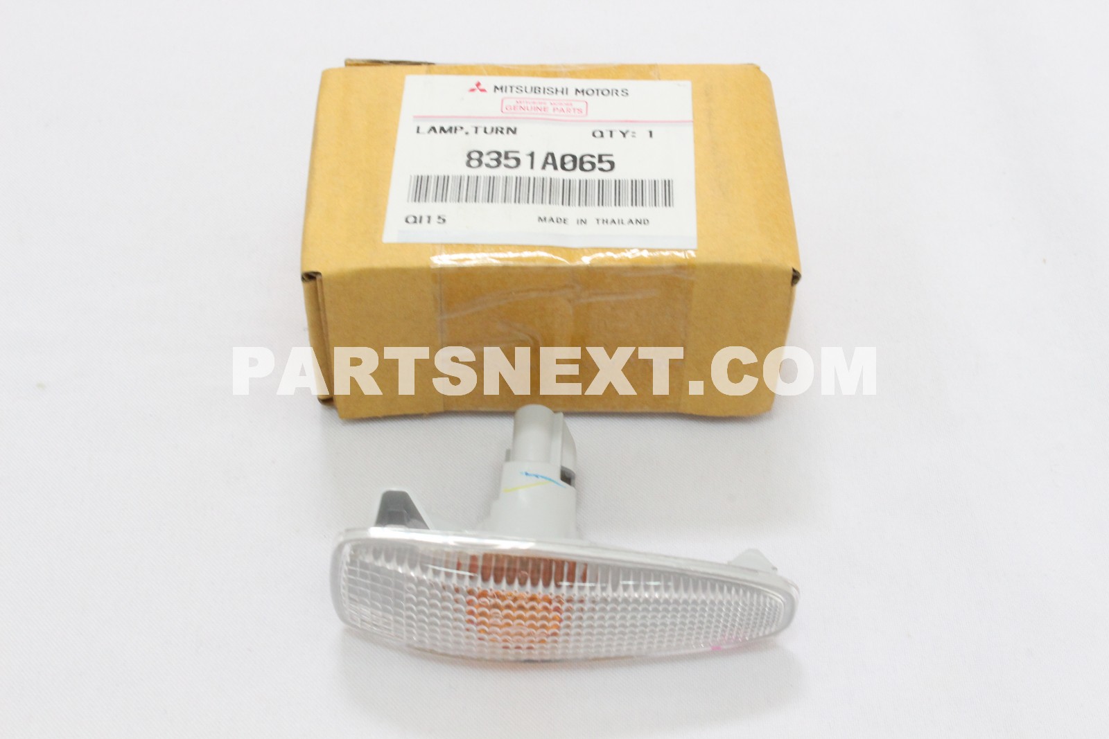 Mitsubishi :: 8351A065 LAMP ASSY,SIDE T/SIG,FR