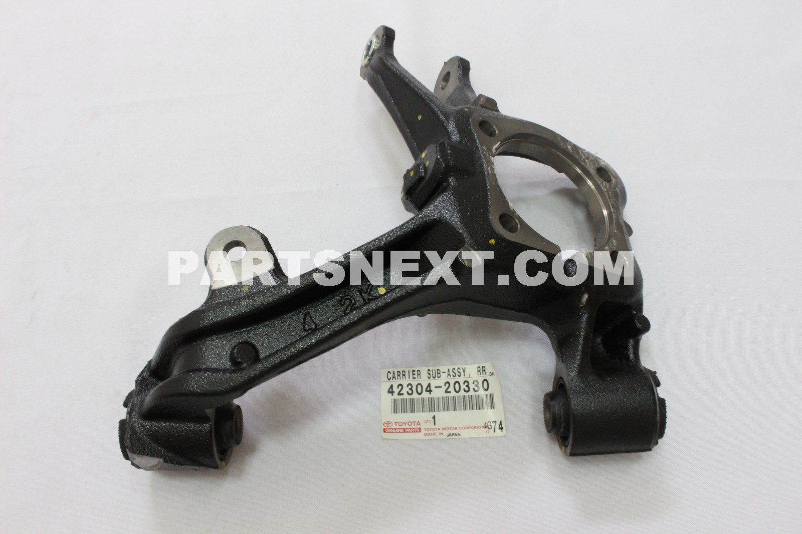 Toyota :: 42304-20330 CARRIER SUB-ASSY, REAR AXLE, RH