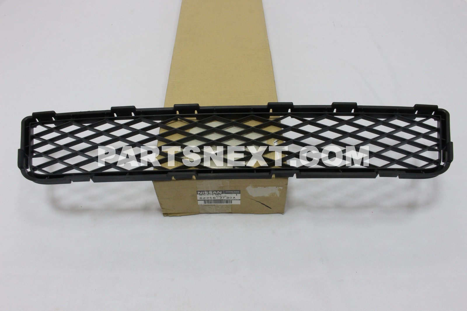 Nissan :: 62256-JF30A GRILLE-FRONT BUMPER