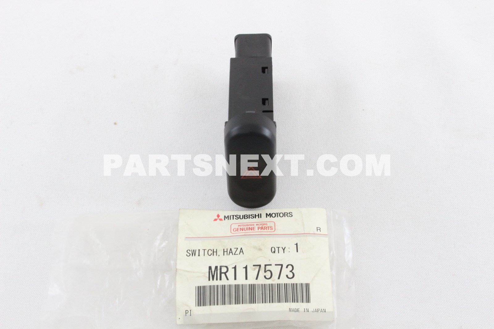 Mitsubishi :: MR117573 SWITCH,HAZARD WARNING LAMP