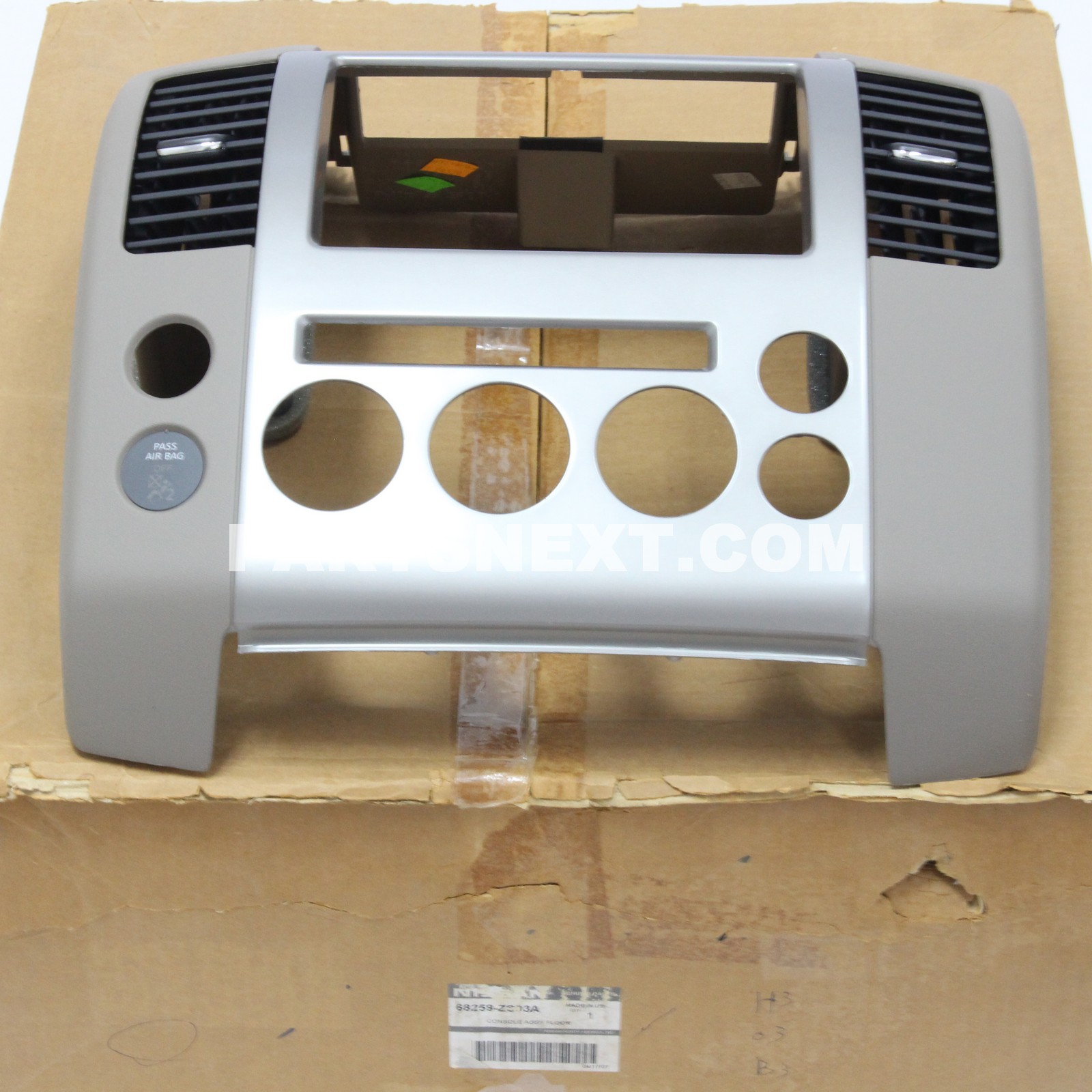 Nissan :: 68259-ZS03A LID-CLUSTER