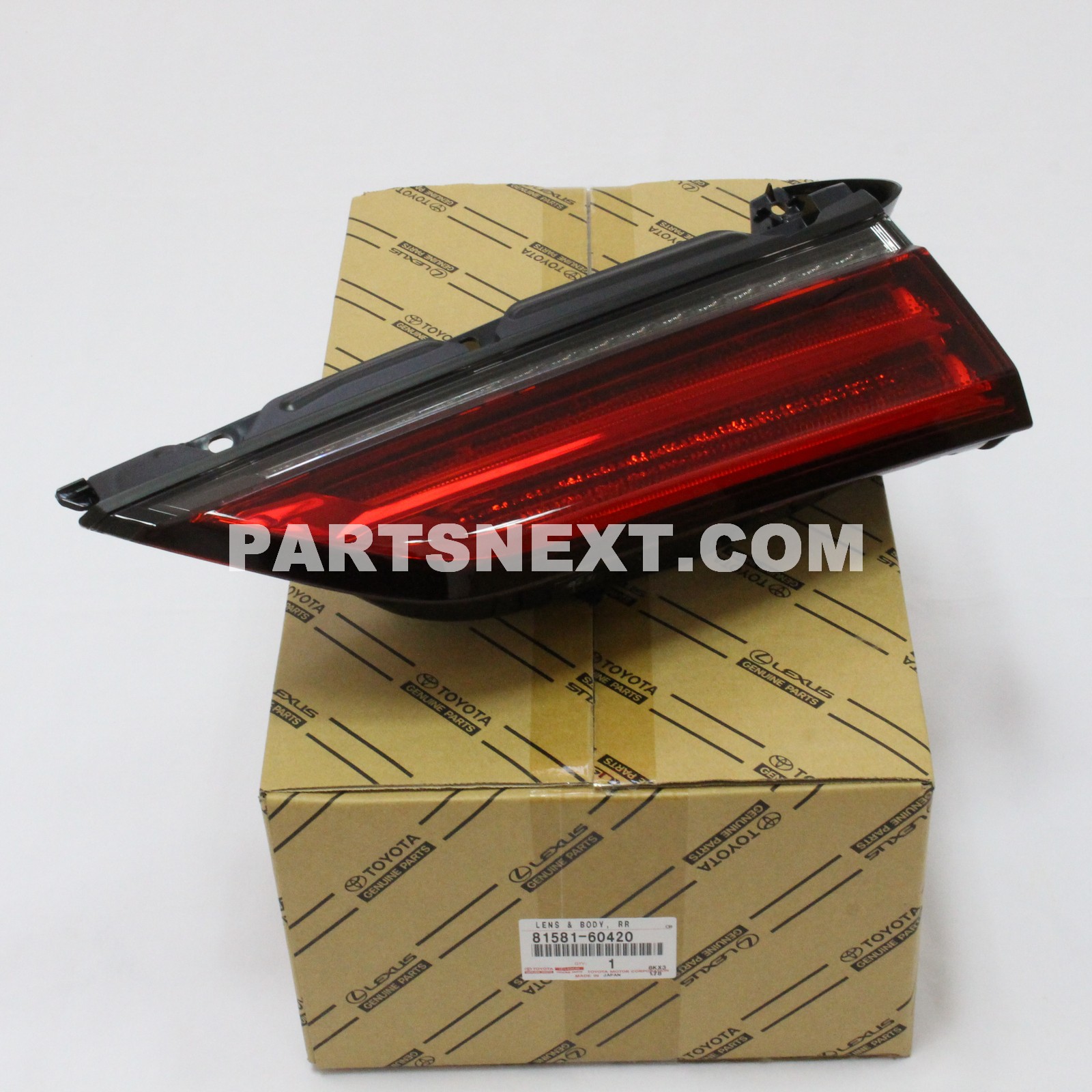 Toyota :: 81581-60420 LENS & BODY RR