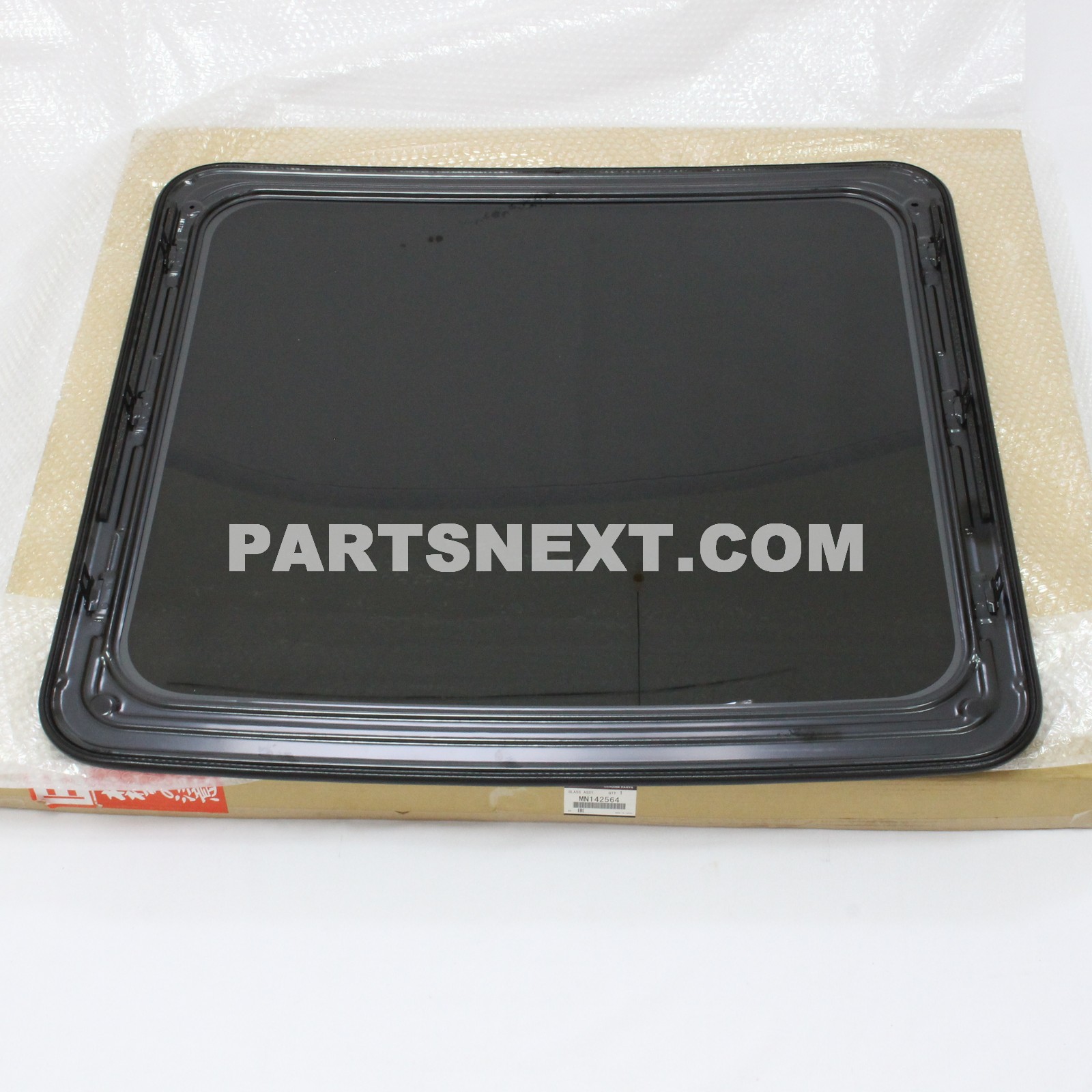 Mitsubishi :: MN142564 GLASS ASSY,SUNROOF