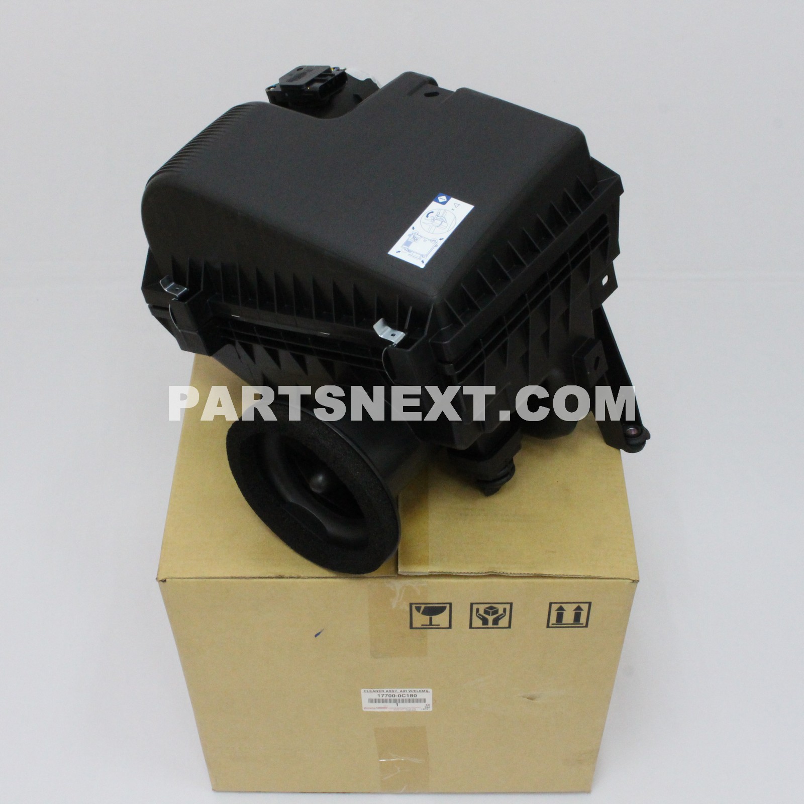 Toyota :: 17700-0C180 CLEANER ASSY, AIR