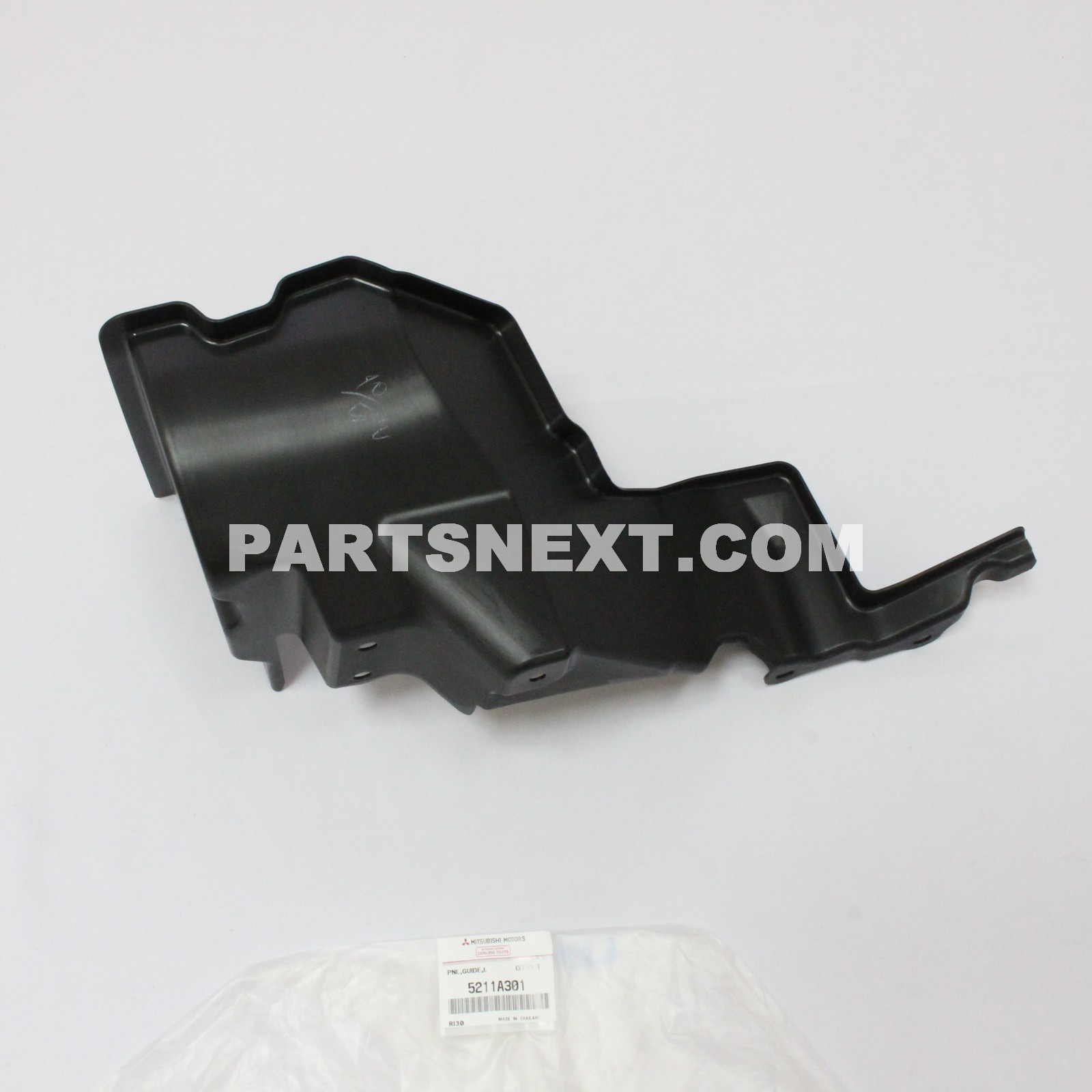 Mitsubishi :: 5211A301 PANEL,AIR GUIDE,LH