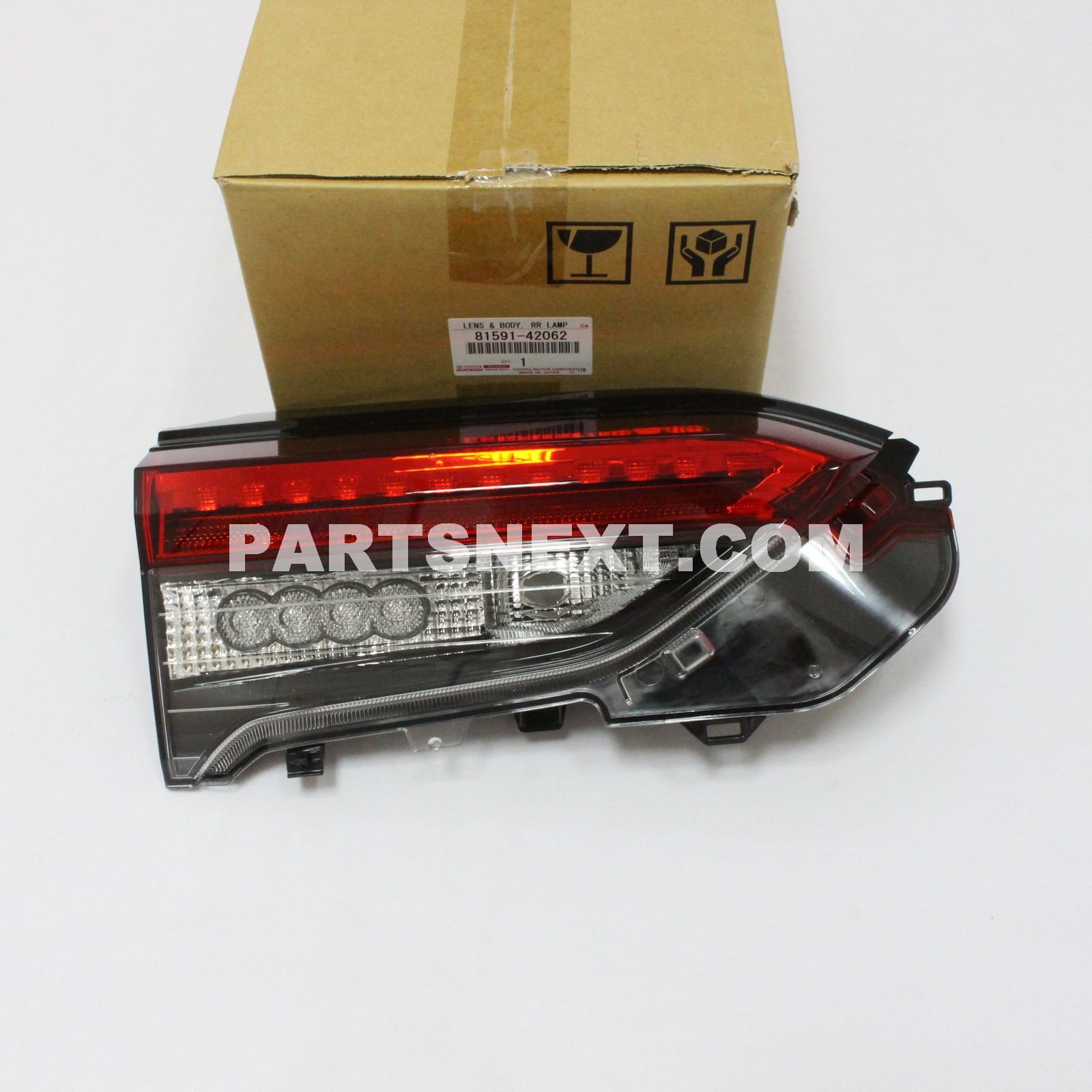 Toyota :: 81591-42062 LENS & BODY, RR