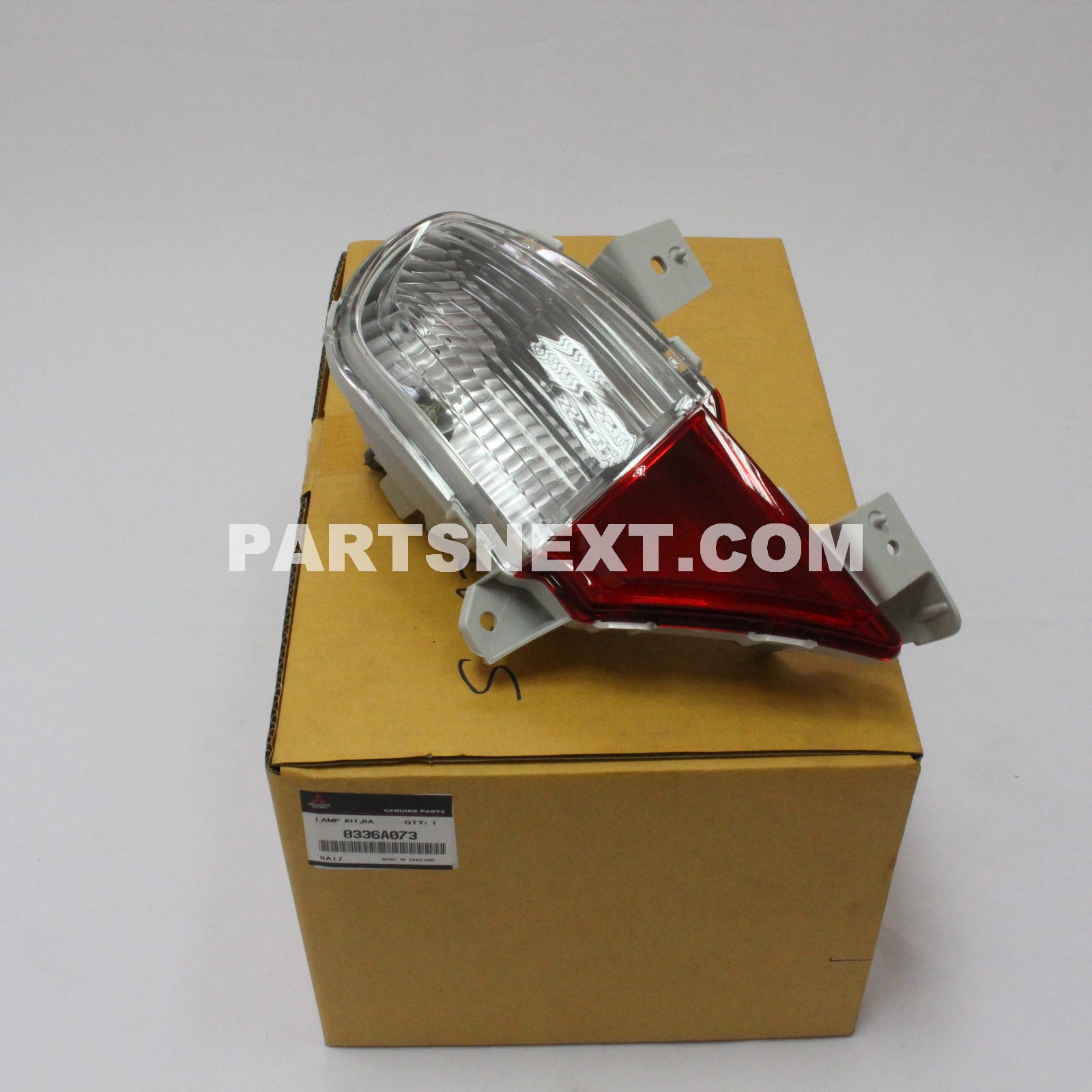 Mitsubishi :: 8336A073 LAMP KIT,BACKUP,LH
