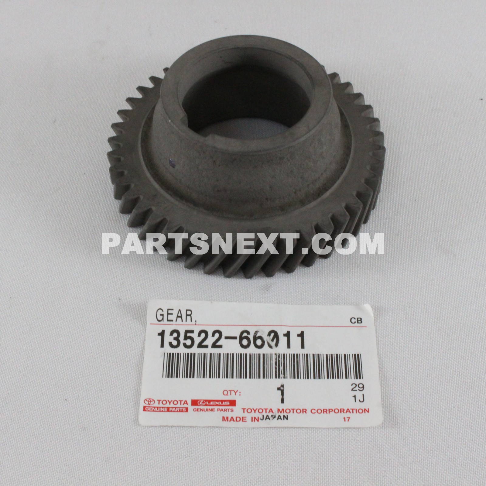 Toyota :: 13522-66011 GEAR, PUMP DRIVE SHAFT