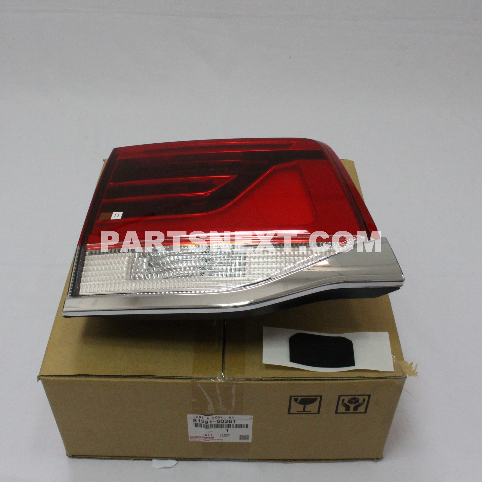 Toyota :: 81591-60361 LENS & BODY RR