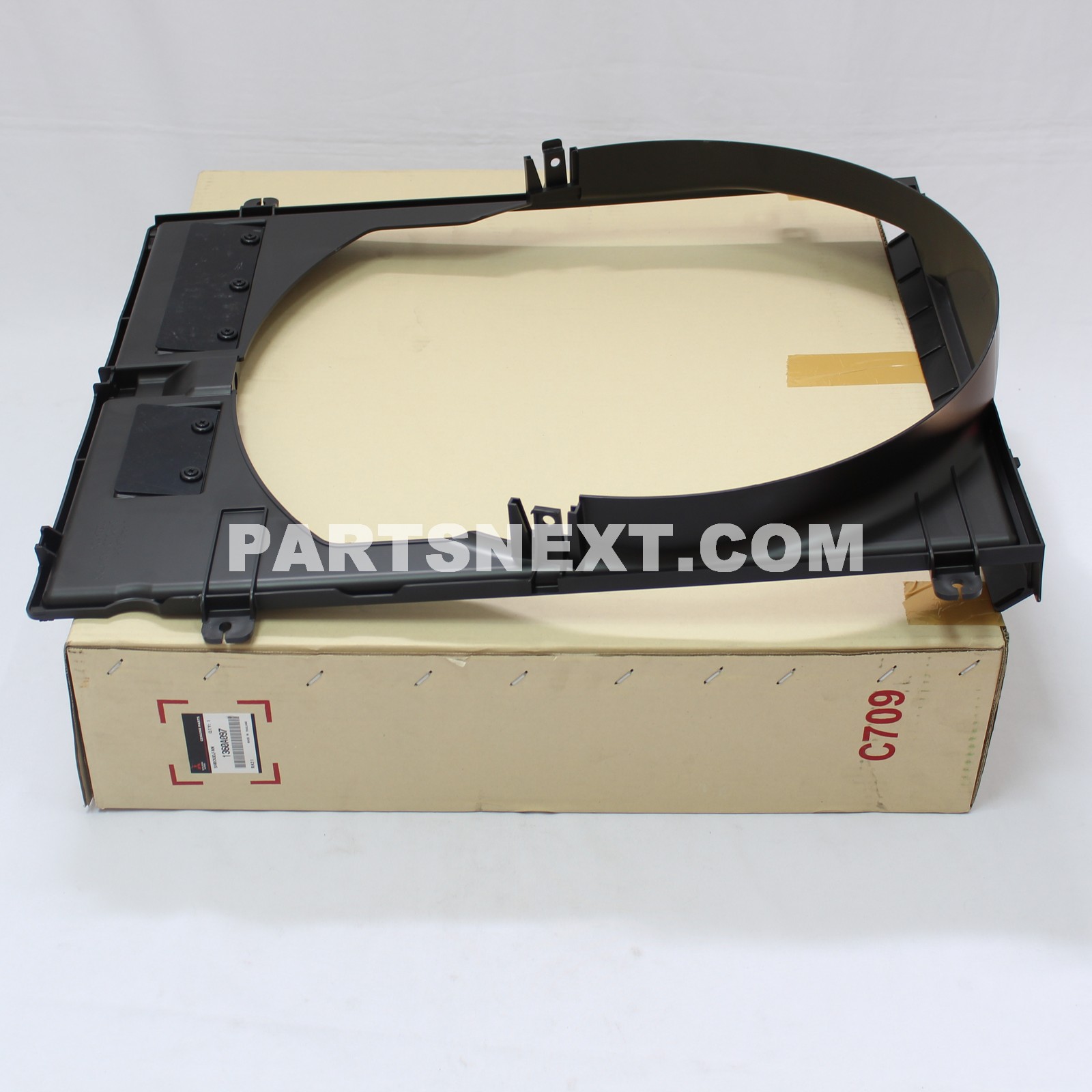 Mitsubishi :: 1360A097 SHROUD,COOLING FAN