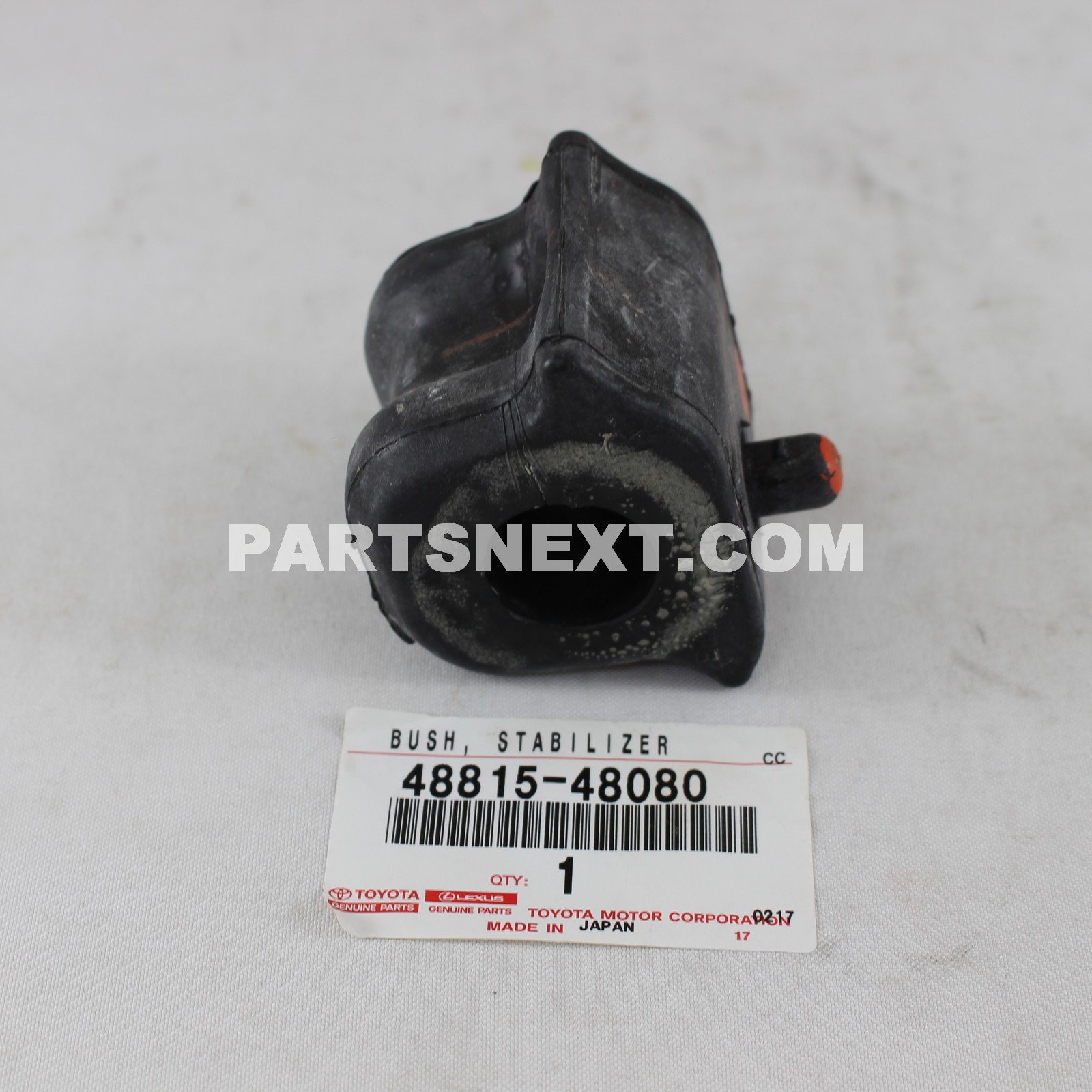 Toyota :: 48815-48080 BUSH, FRONT STABILIZER BAR, RH