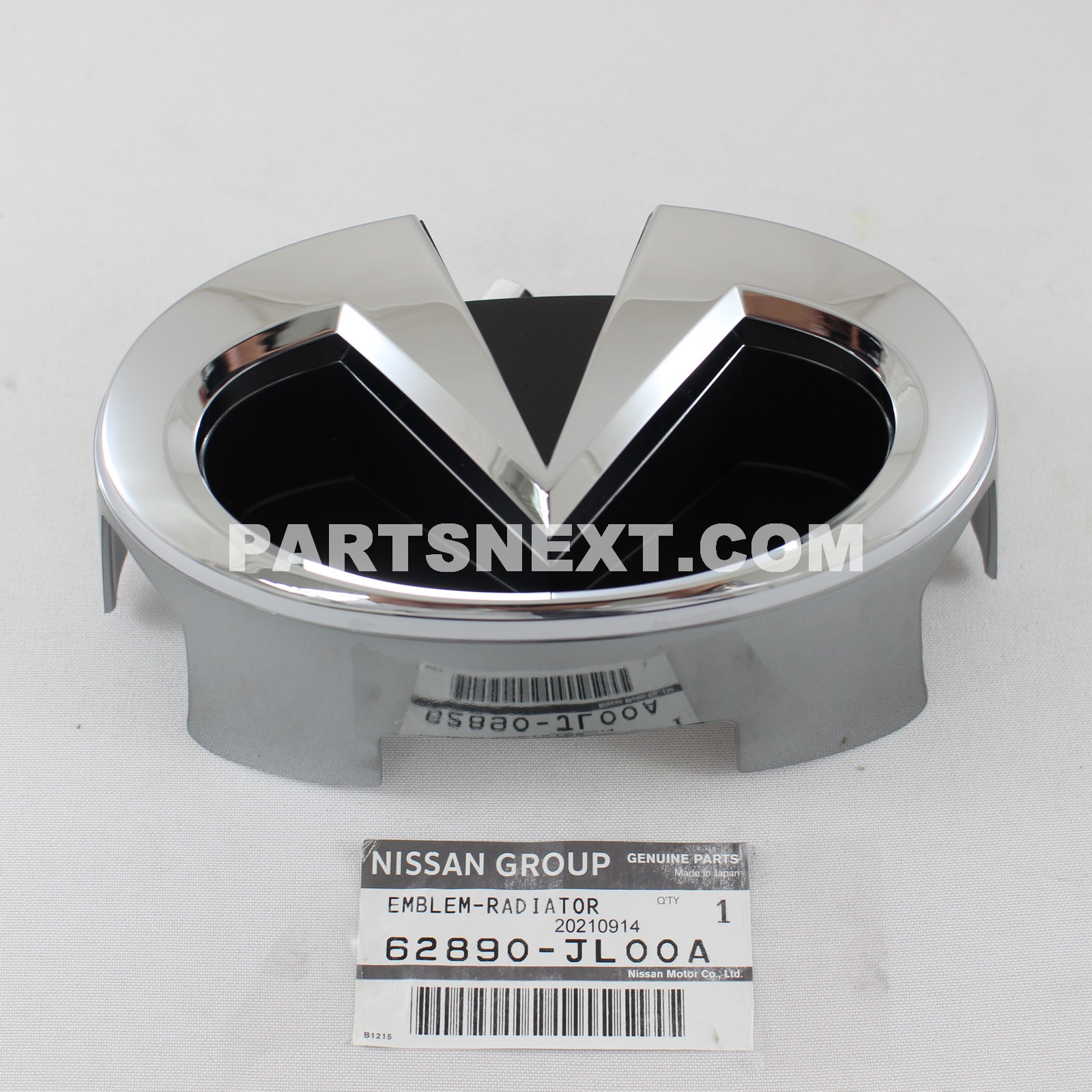 Nissan :: 62890-JL00A EMBLEM-RADIATOR GRILLE