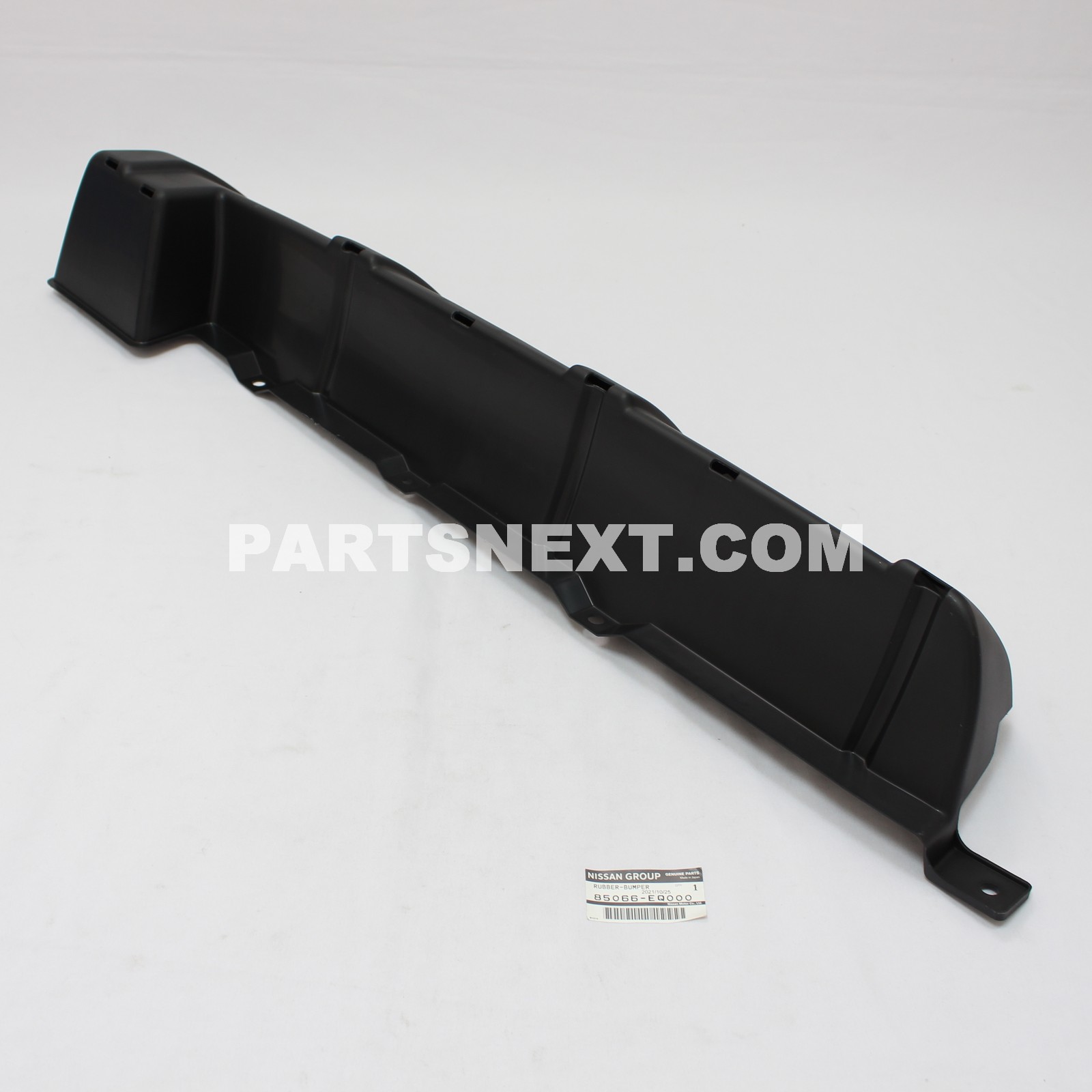 Nissan :: 85066-EQ000 RUBBER-REAR BUMPER,RH