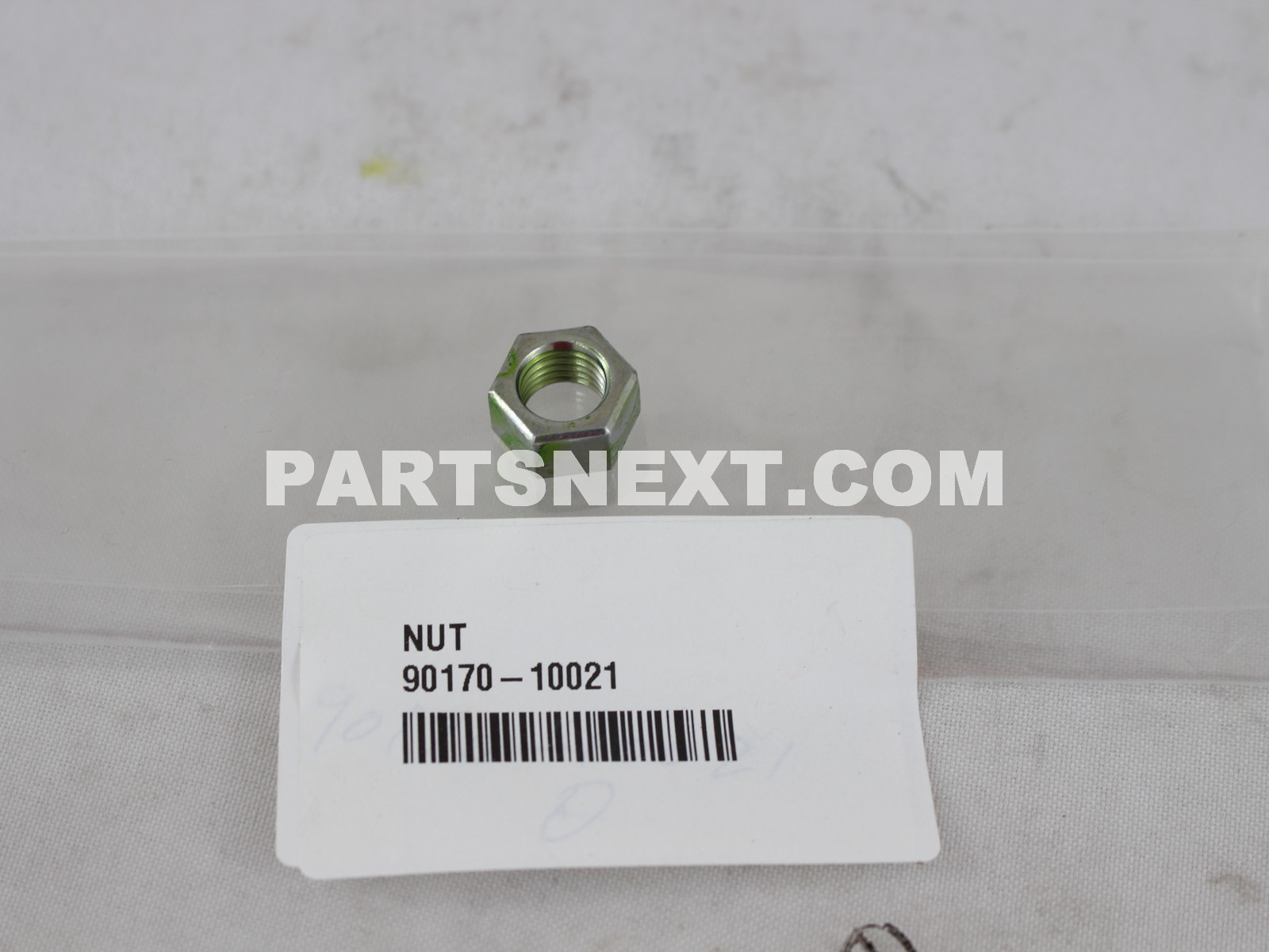 Toyota :: 90170-10021 NUT(FOR BACKING PLATE TO REAR AXLE HOUSING SETTING)