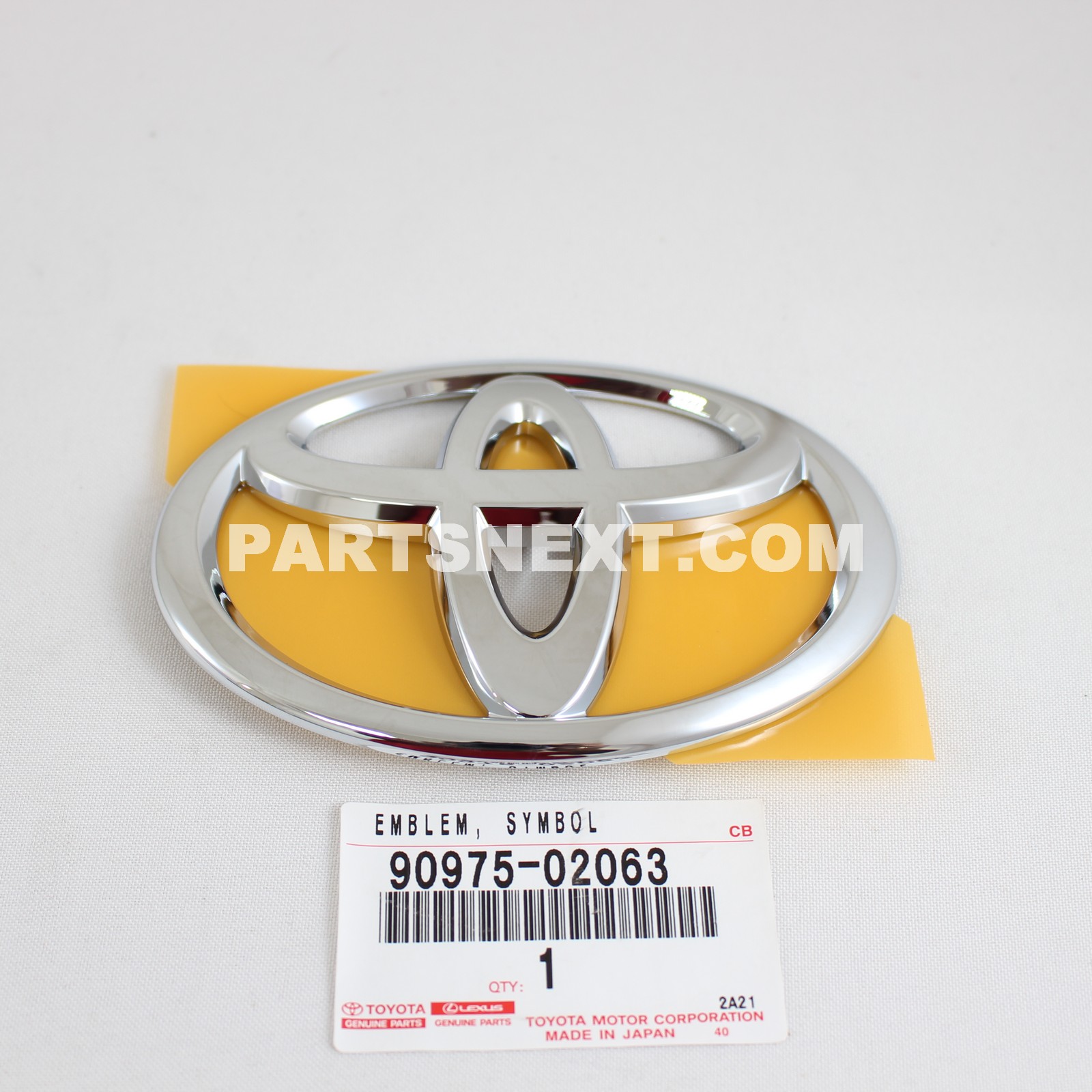 Toyota :: 90975-02063 EMBLEM, LUGGAGE COMPARTMENT DOOR