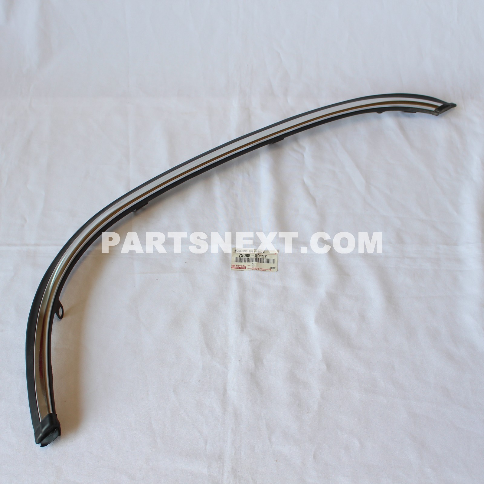 Toyota :: 75085-89107 MOULDING, FRONT FENDER WHEEL OPENING, RH