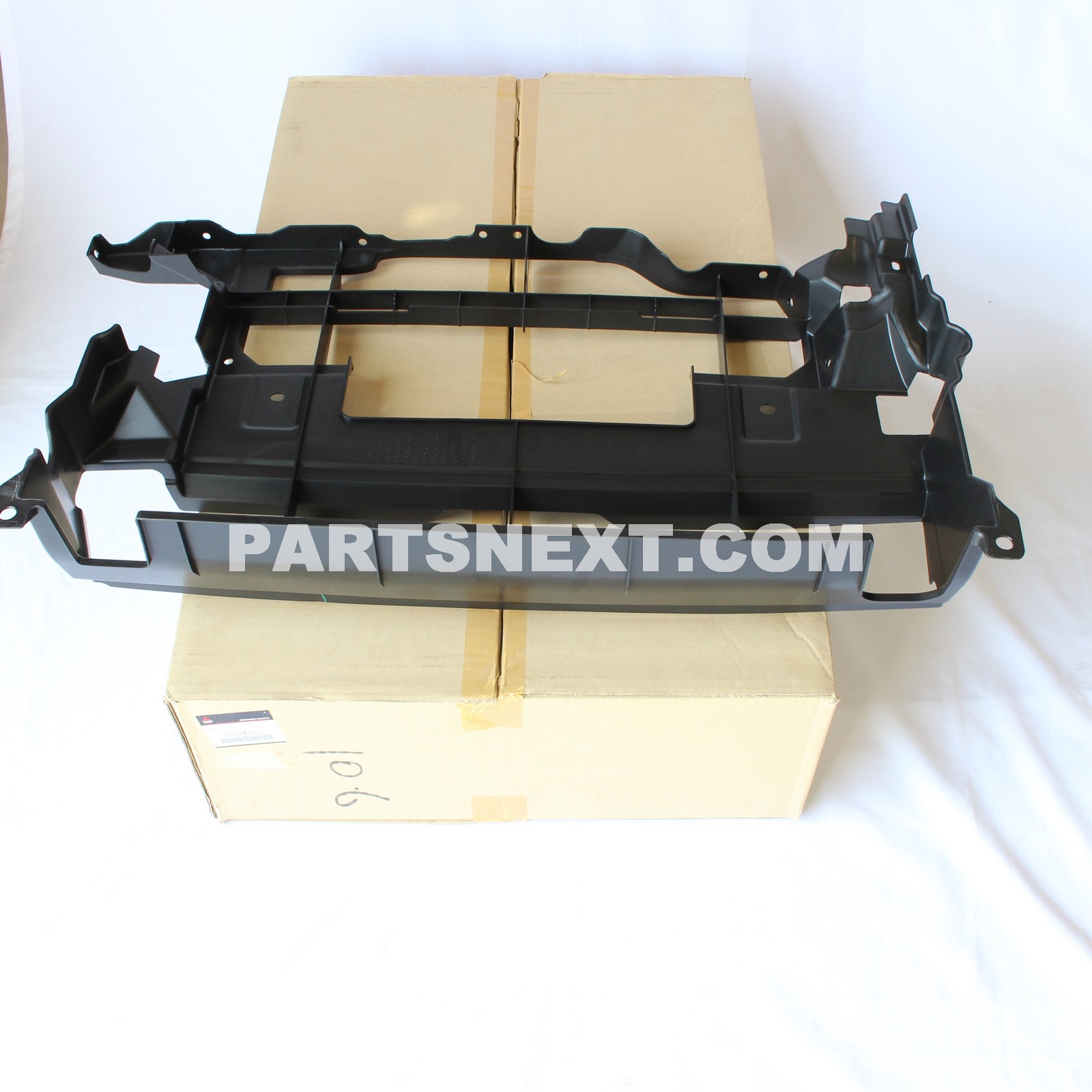 Mitsubishi :: 7812A385 PANEL,AIR GUIDE SIDE