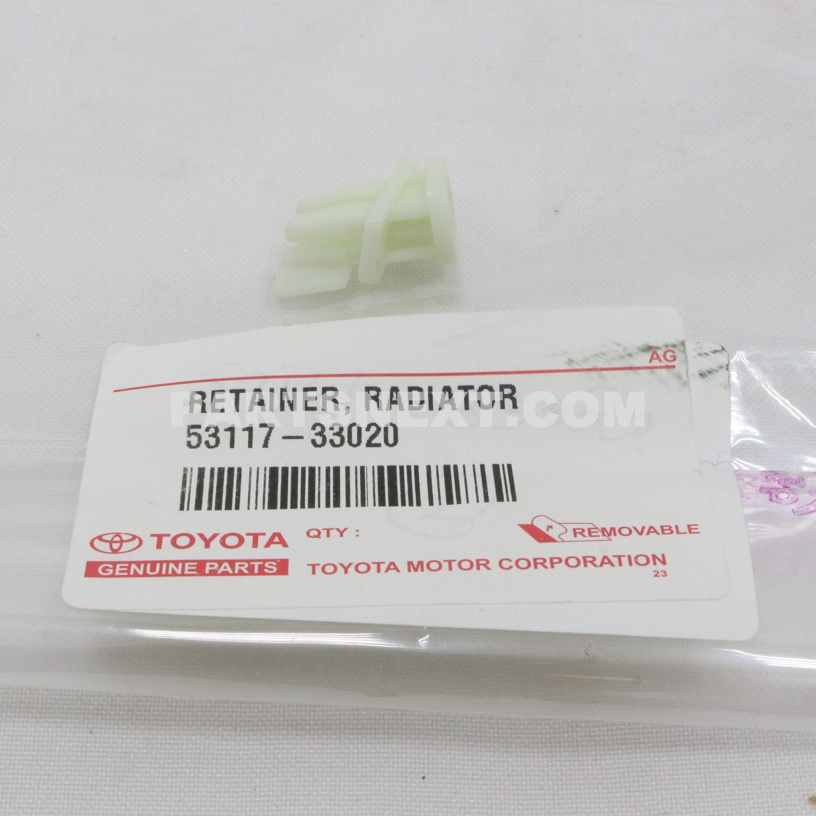 Toyota :: 53117-33020 RETAINER, RADIATOR GRILLE, NO.1