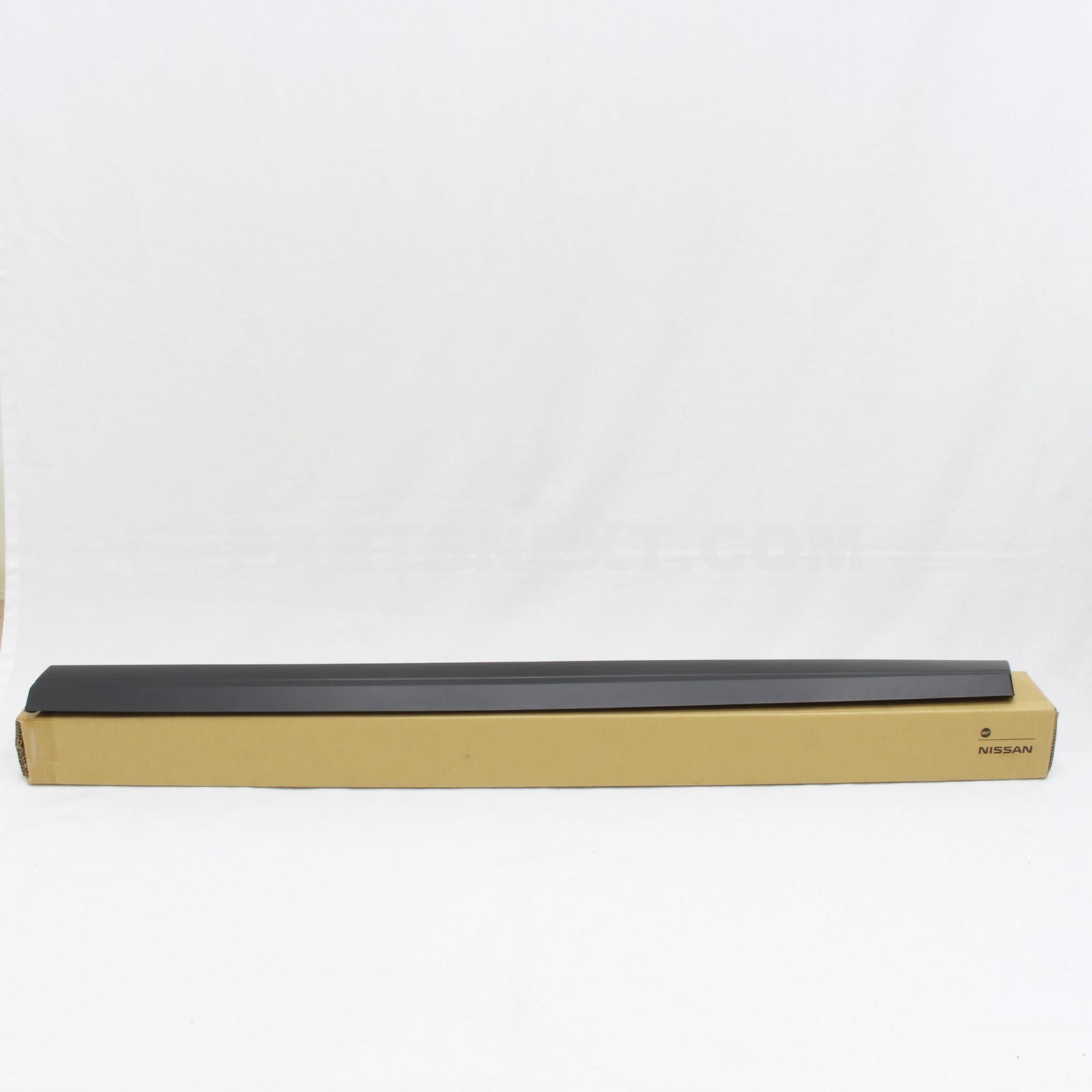 Nissan :: 80870-1AA2B MOULDING-FRONT DOOR RH