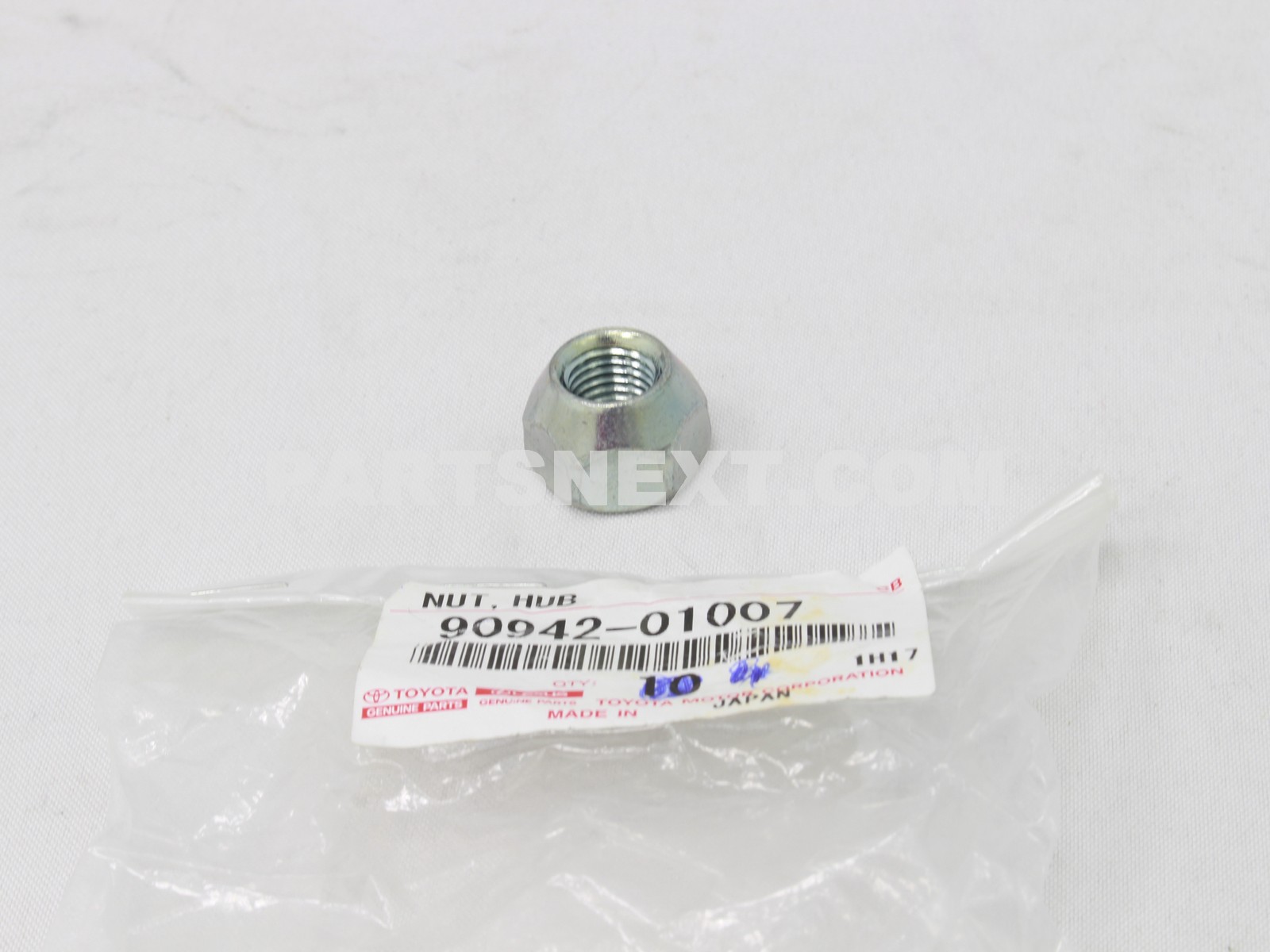 Toyota :: 90942-01007 NUT, HUB (FOR AXLE)