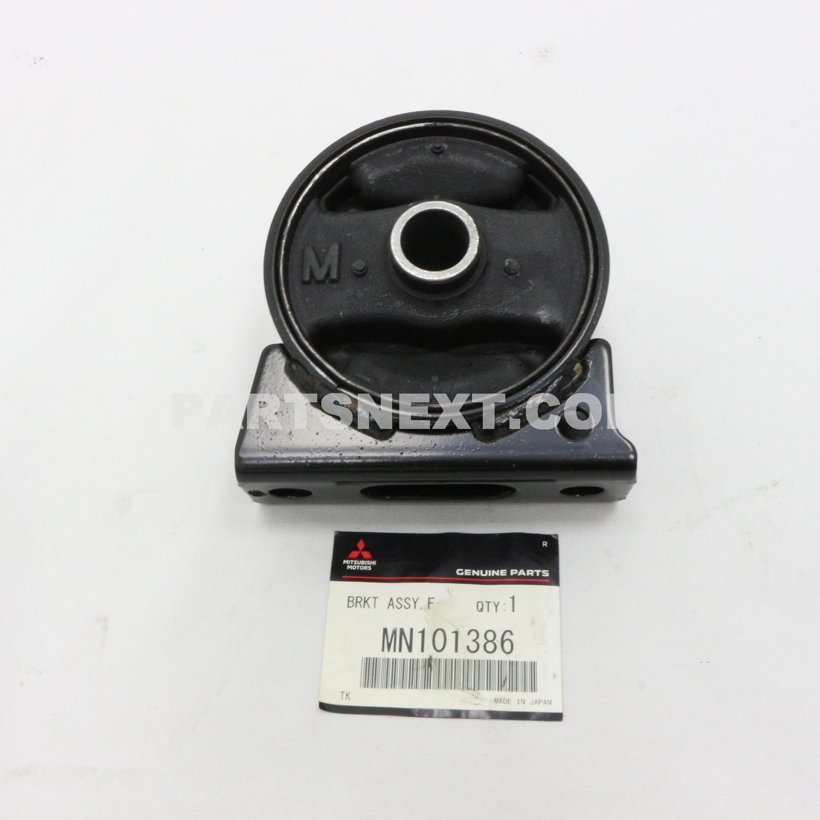 Mitsubishi :: MN101386 BRACKET,ROLL STOPPER