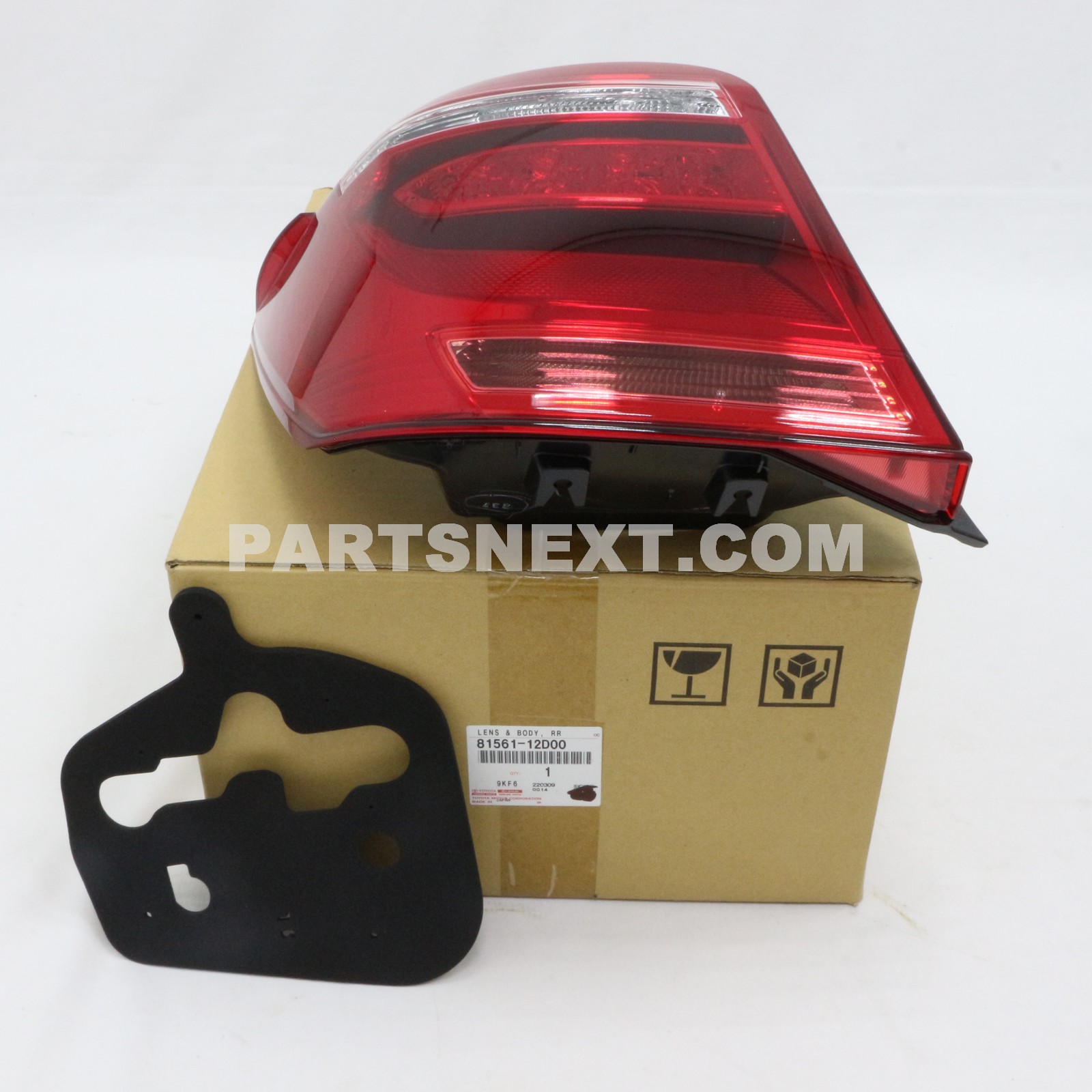 Toyota :: 81561-12D00 LENS & BODY, RR