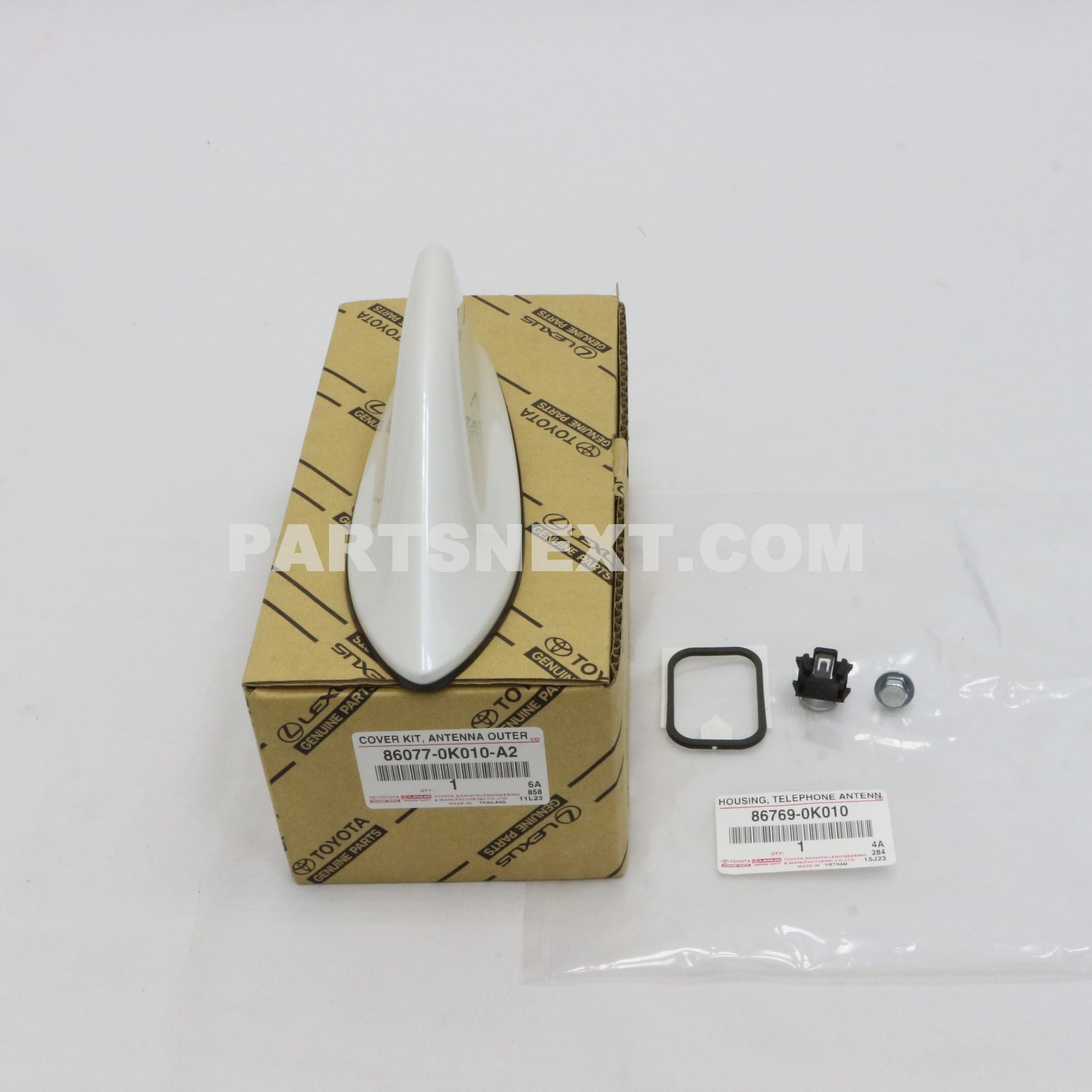 Toyota :: 86077-0K010-A2 COVER KIT, ANTENNA