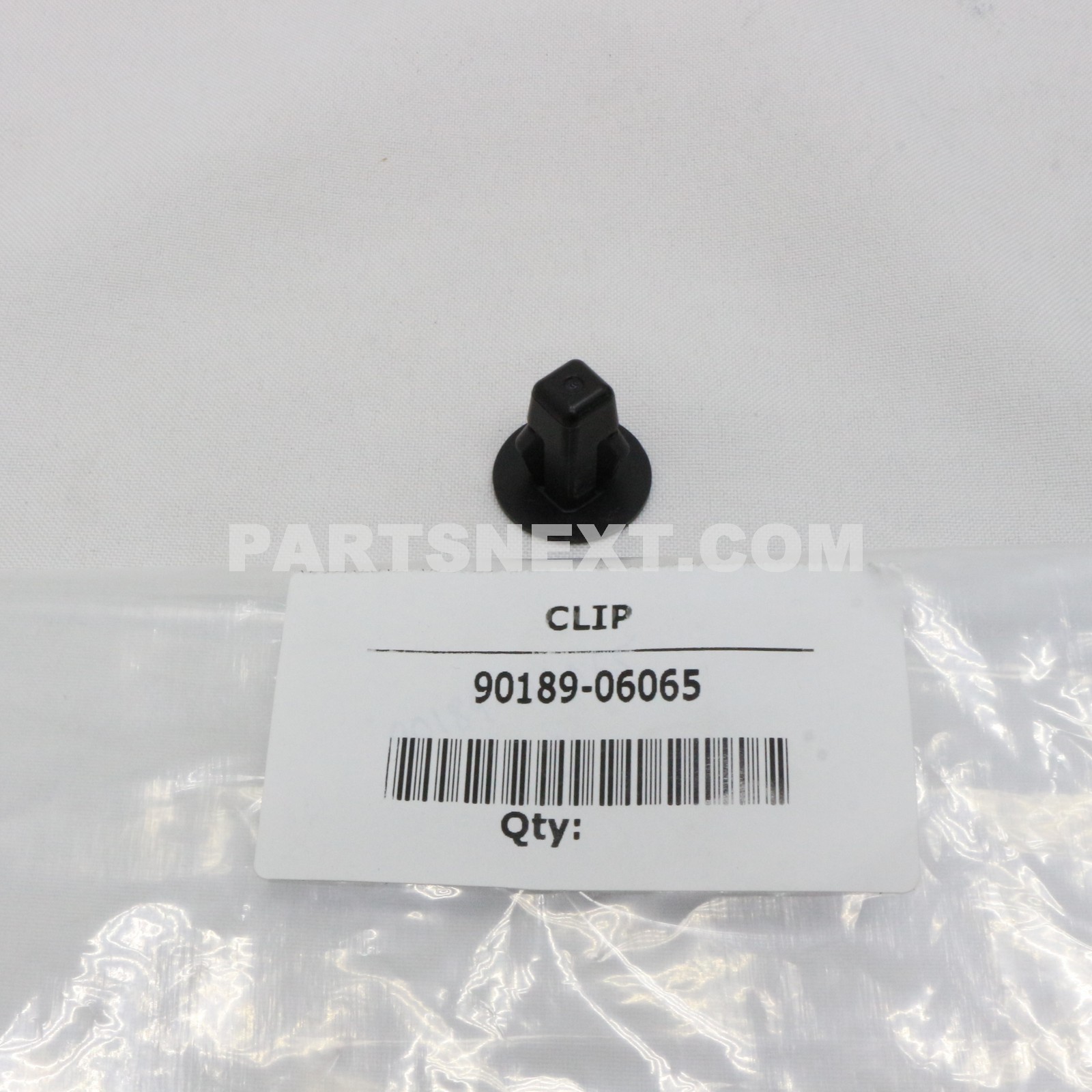 Toyota :: 90189-06065 GROMMET