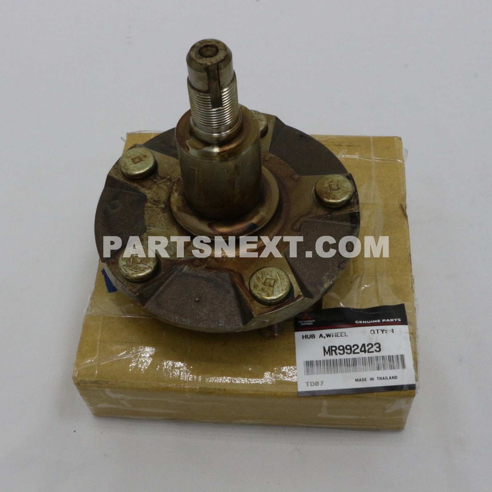 Mitsubishi :: MR992423 HUB ASSY,FR WHEEL