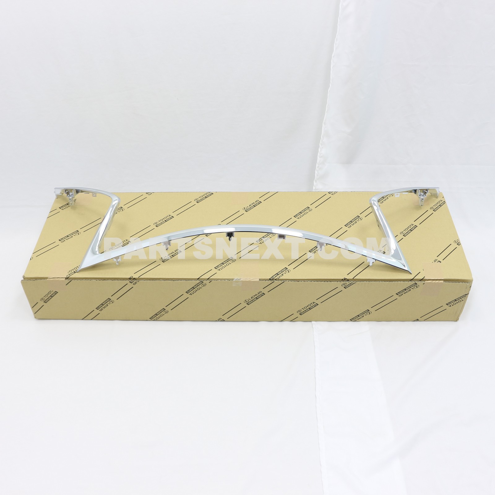Toyota :: 53121-24020 MOULDING, RADIATOR GRILLE