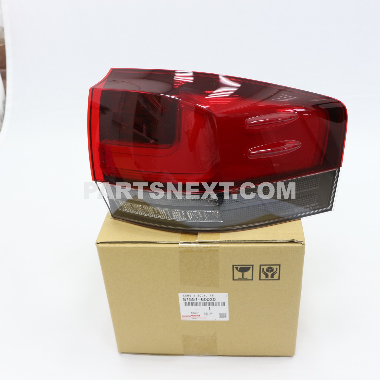 Toyota :: 81551-60D30 LENS & BODY RR