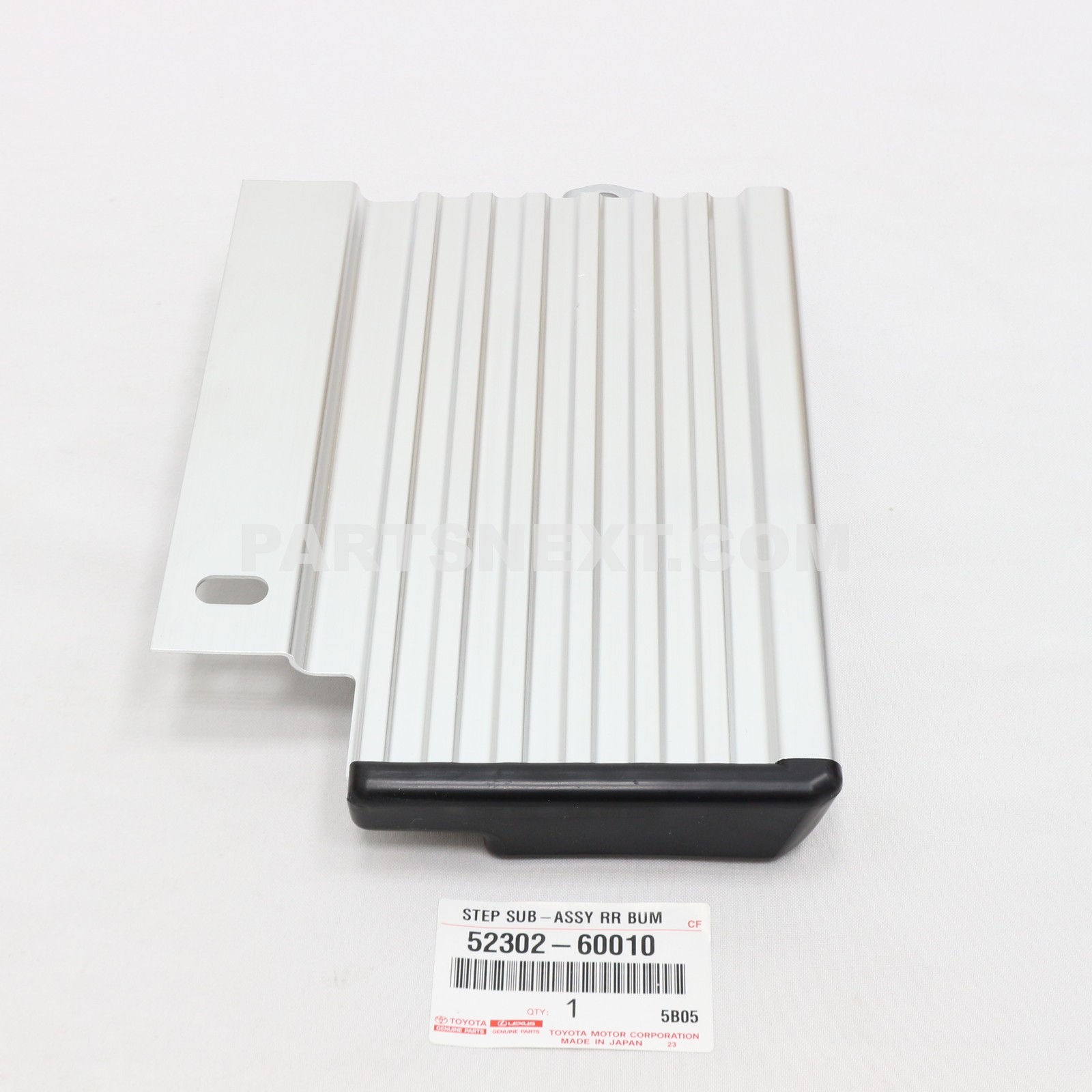 Toyota :: 52302-60010 STEP SUB-ASSY, REAR BUMPER