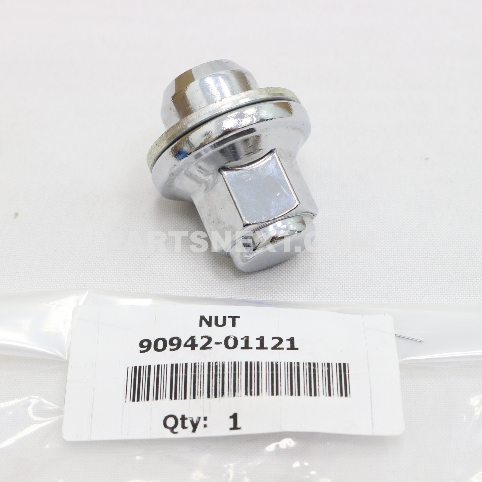 Toyota :: 90942-01121 NUT HUB W/WASHER