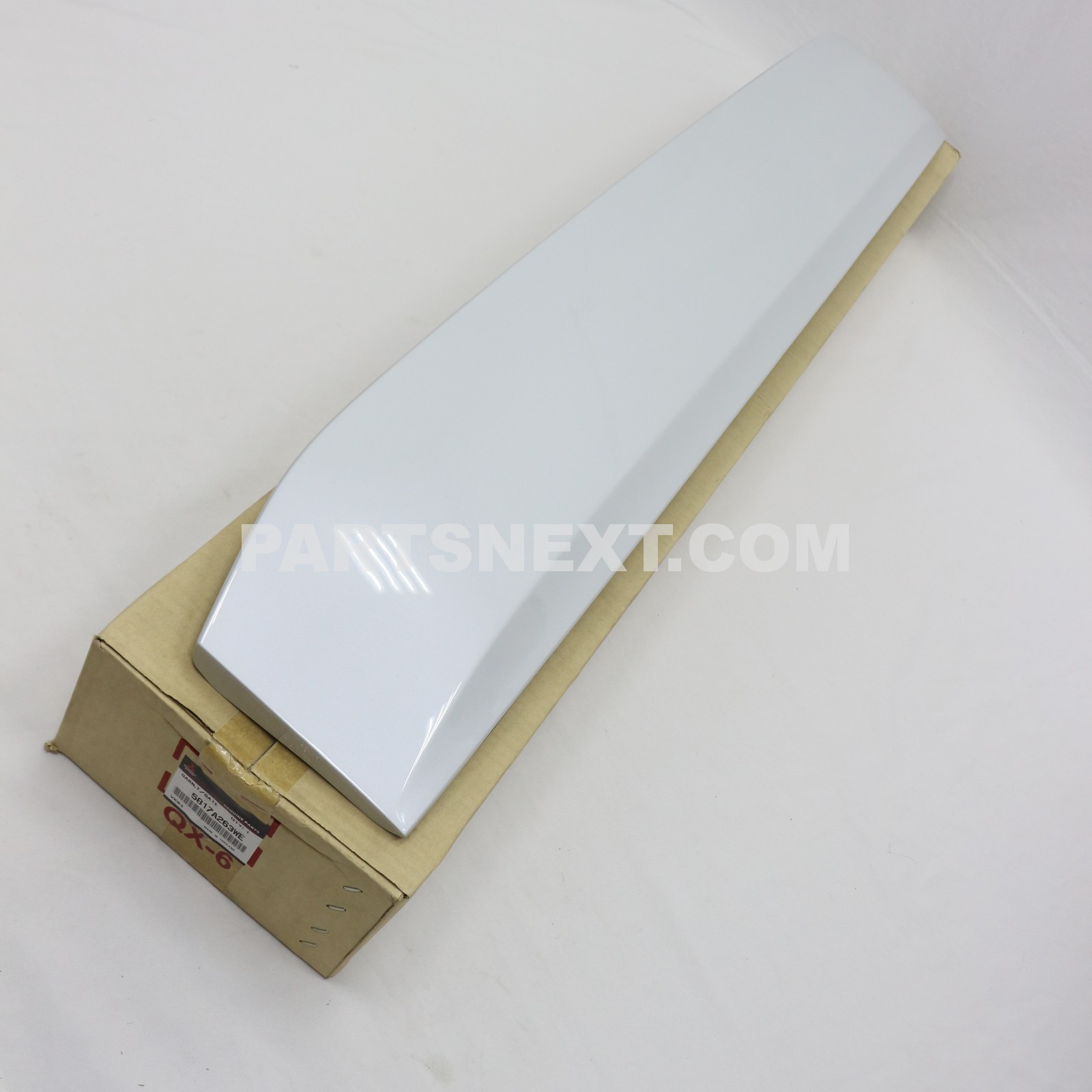Mitsubishi :: 5817A263WE GARNISH,TAILGATE,LWR