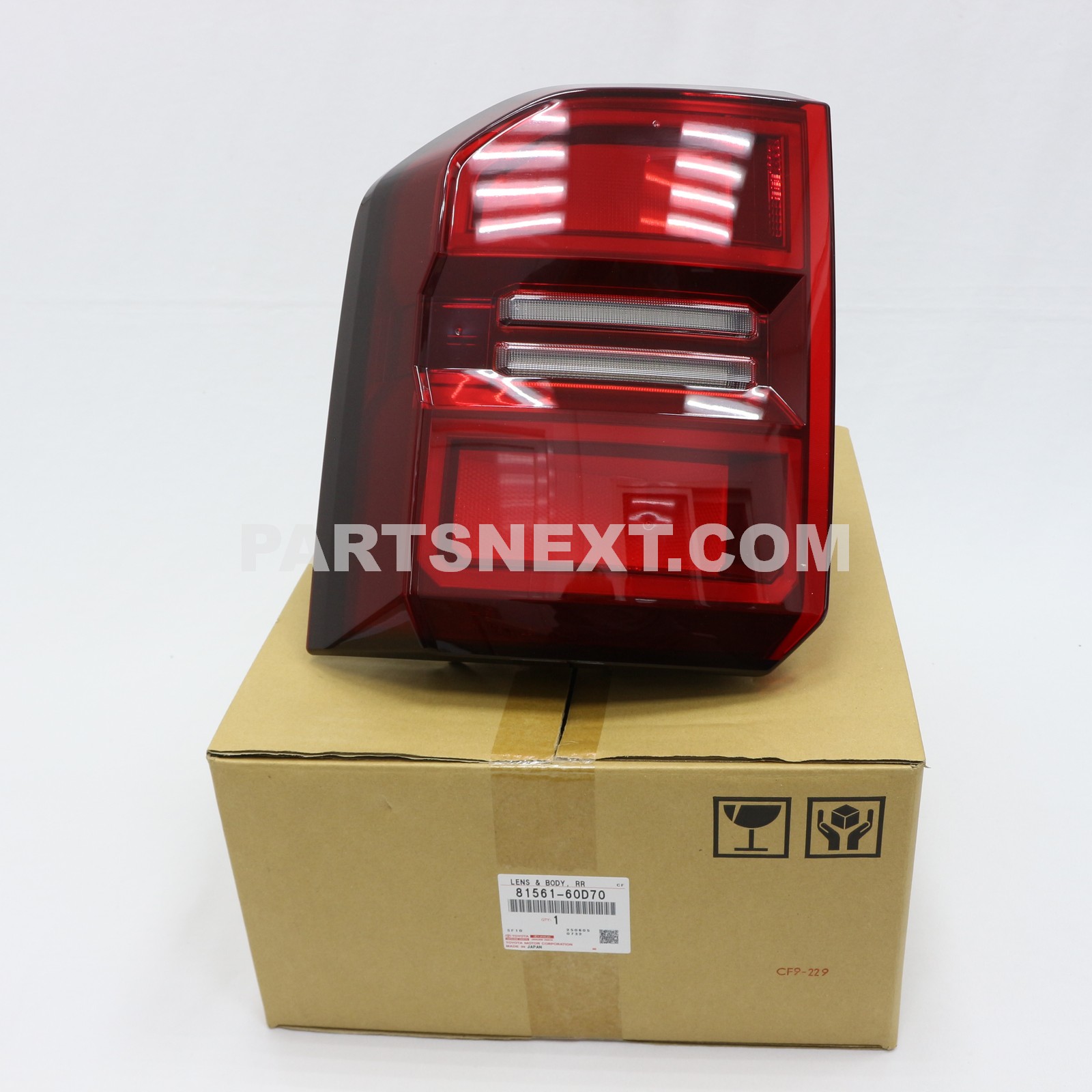 Toyota :: 81561-60D70 LENS & BODY RR