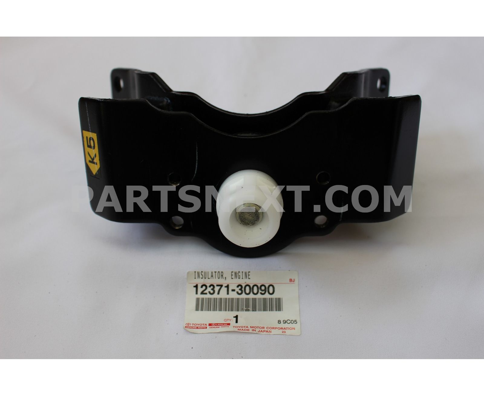 Toyota :: 12371-30090 INSULATOR, ENGINE MOUNTING, REAR NO.1